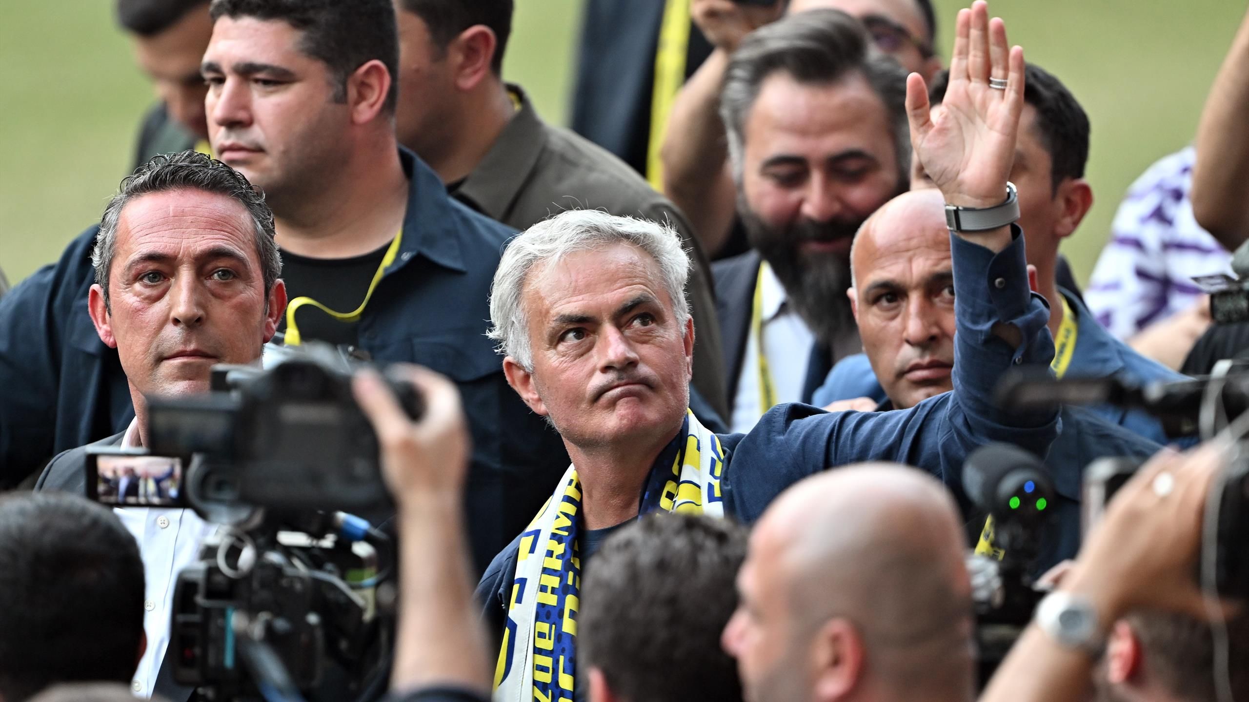 Thousands of fans gather to welcome Jose Mourinho as new manager of ...