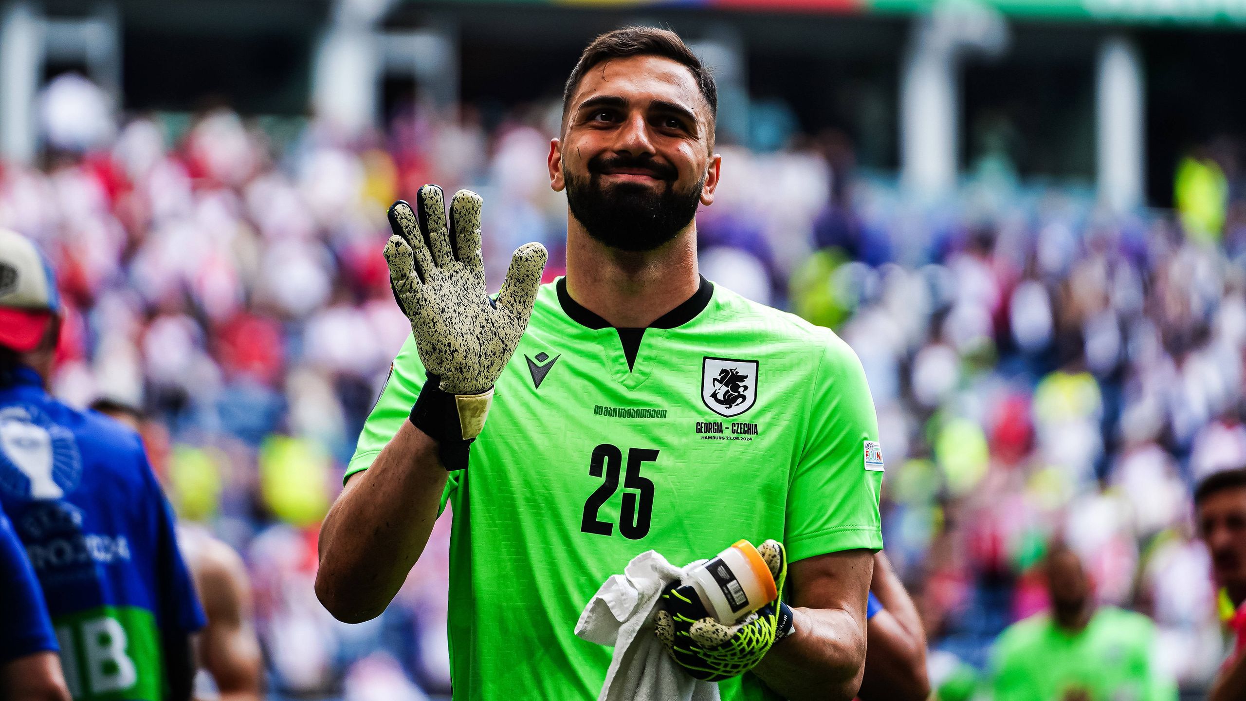 Manchester United ready to hijack Liverpool’s move for Valencia ...