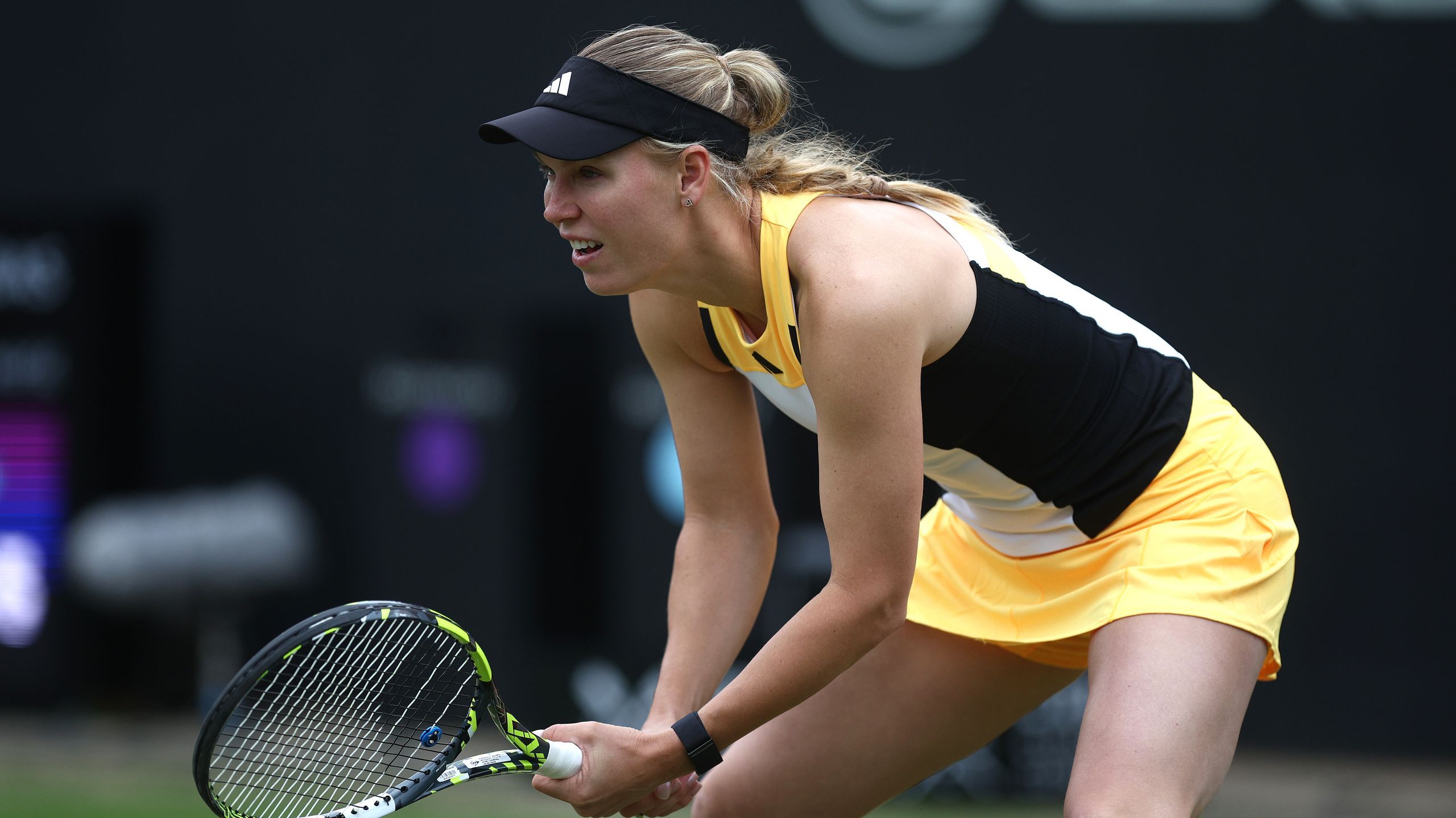 Caroline Wozniacki benefits from delay to overcome Elina Svitolina at ...