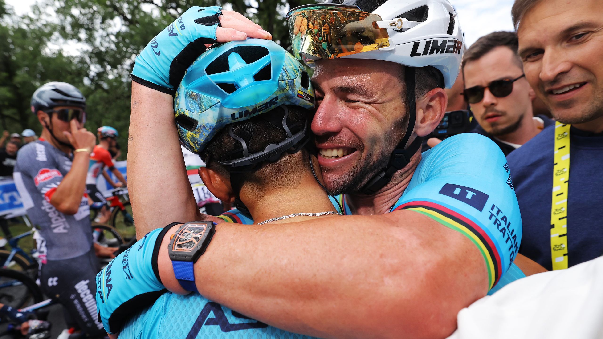Mark Cavendish creates history with record 35th win at Tour de France ...