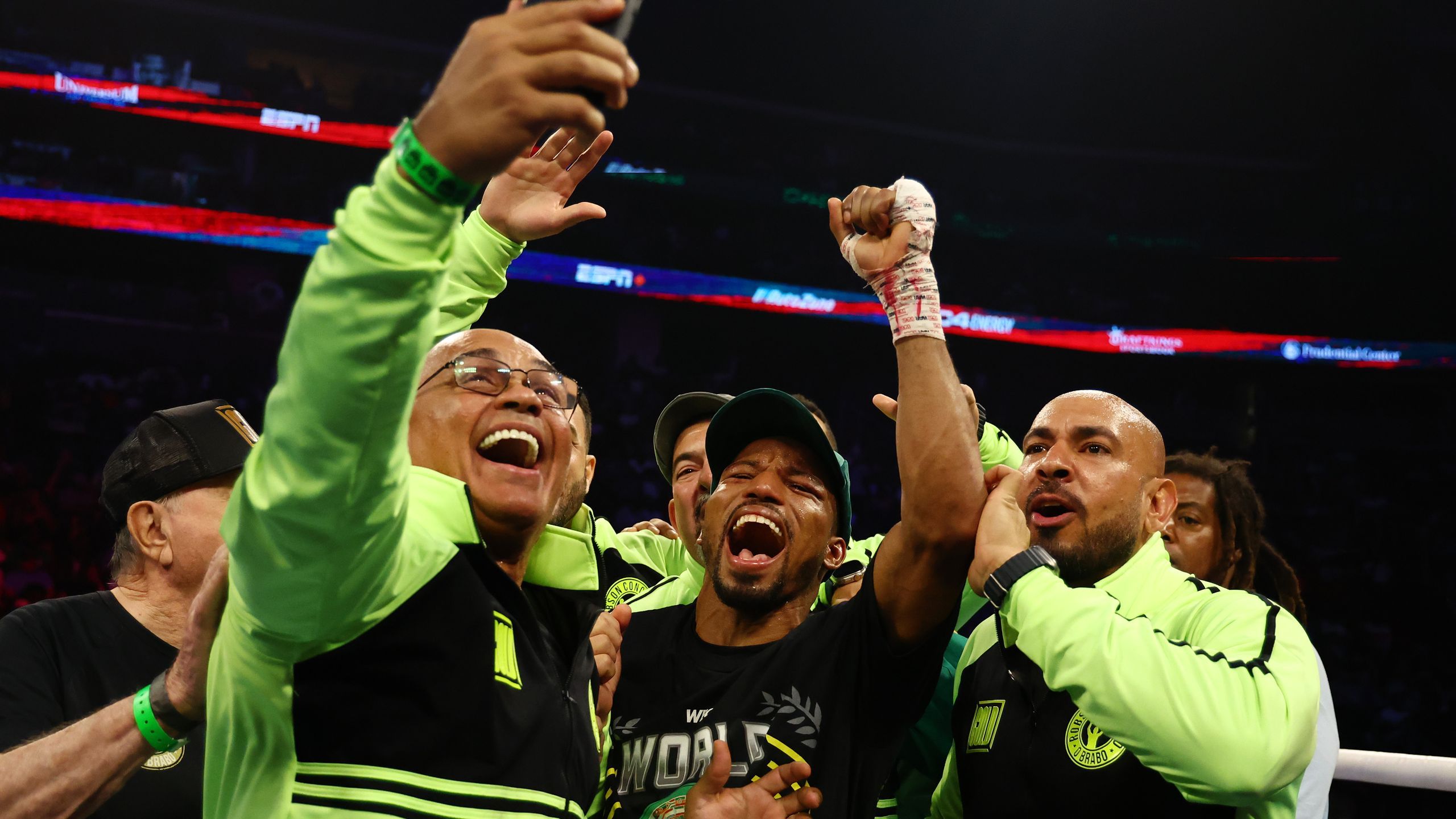 O'Shaqui Foster suffers controversial defeat against Robson Conceicao ...