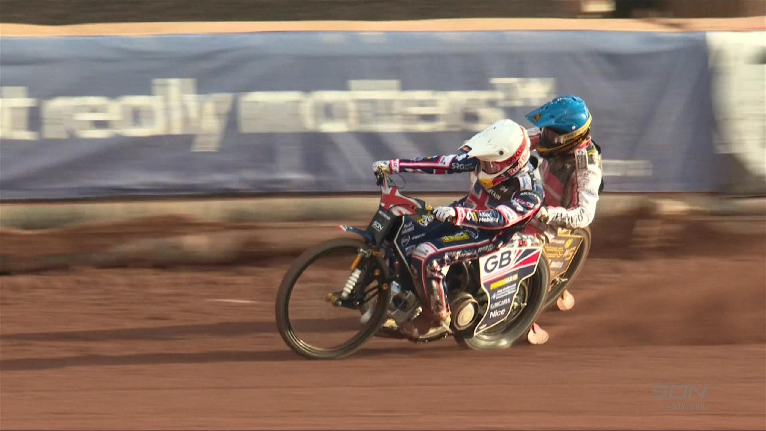 ‘Super racing’ - Robert Lambert sweeps past Anders Thomsen to win Heat ...