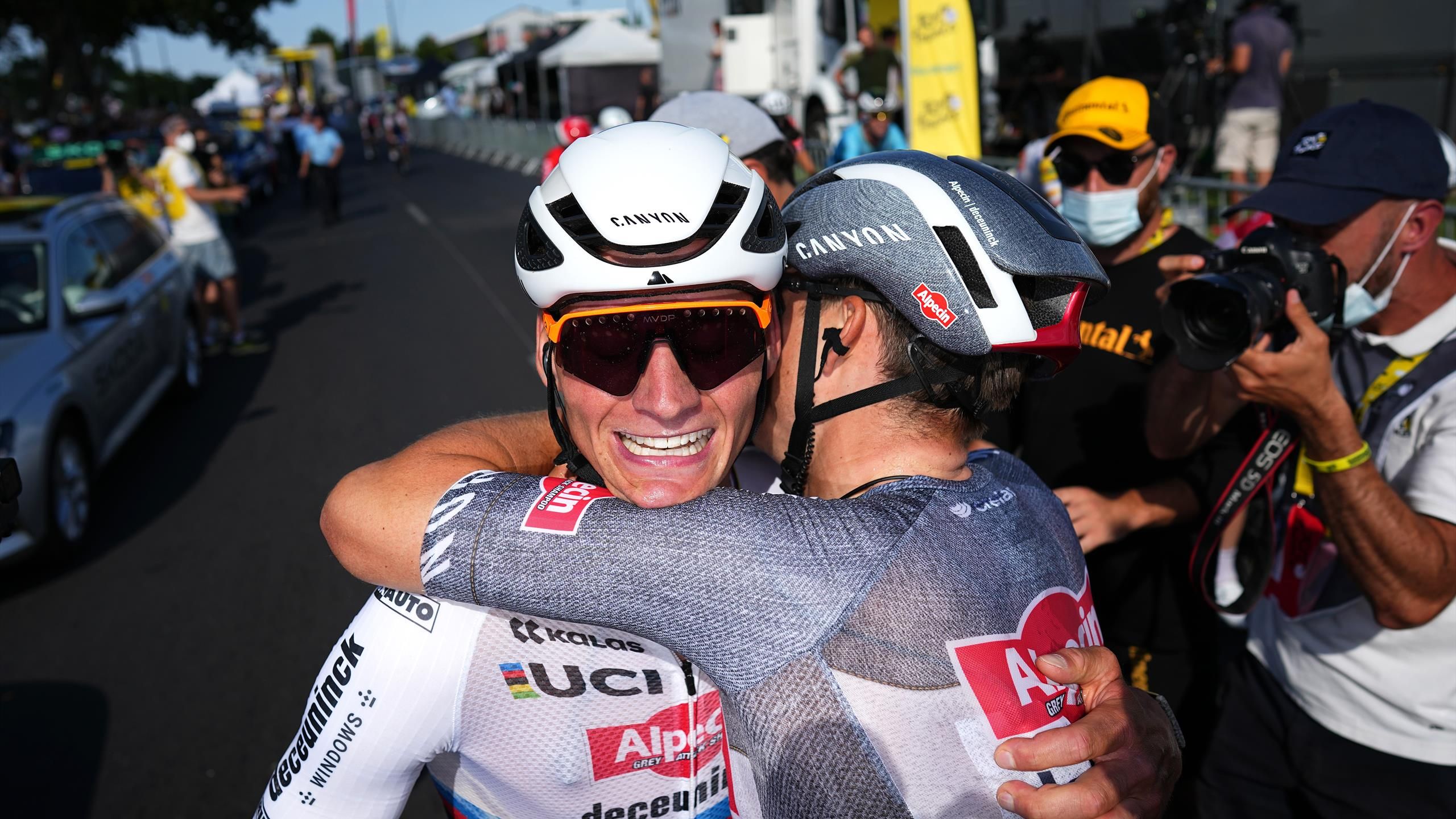 Tour de France: Jasper Philipsen wins Stage 16 as Biniam Girmay suffers ...