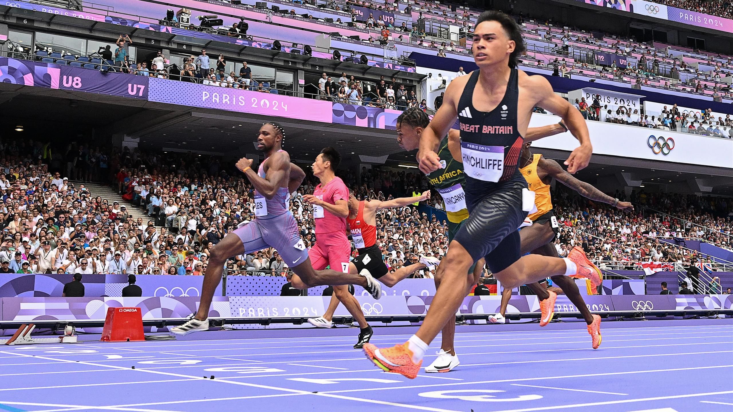 Team GB debutant Louie Hinchliffe beats Noah Lyles in the 100m heats at ...
