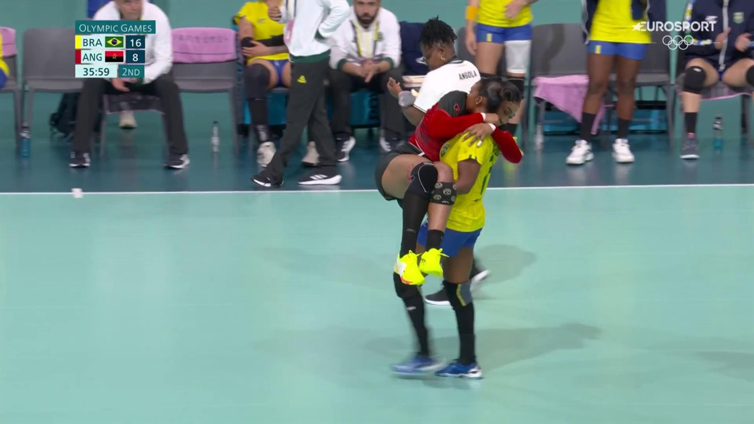 Olympic spirit: Handball star carries stricken opponent from the field ...