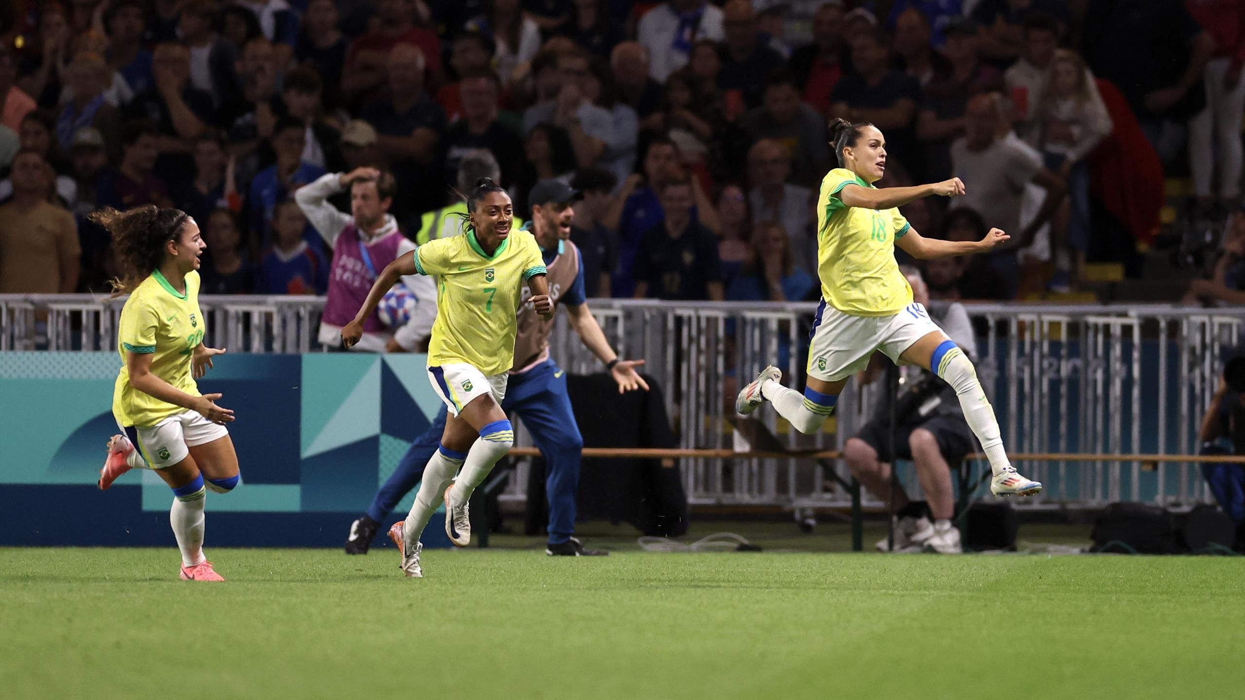 Brazil edge out France for spot in semi-finals - Olympic women's ...