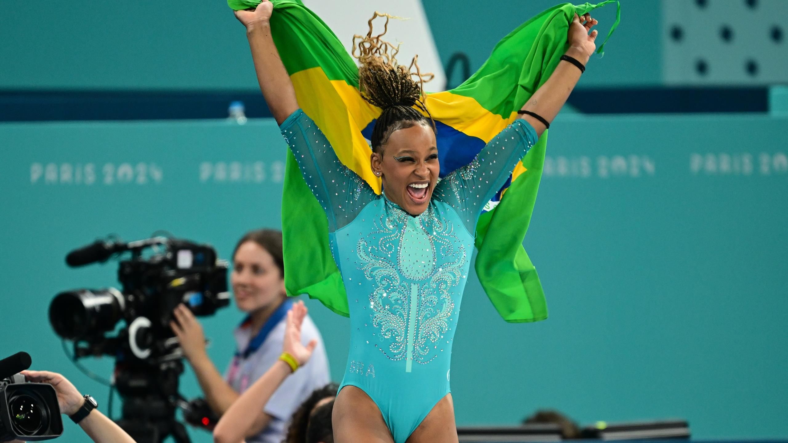 Paris 2024: Watch Rebeca Andrade's stunning floor routine that netted ...