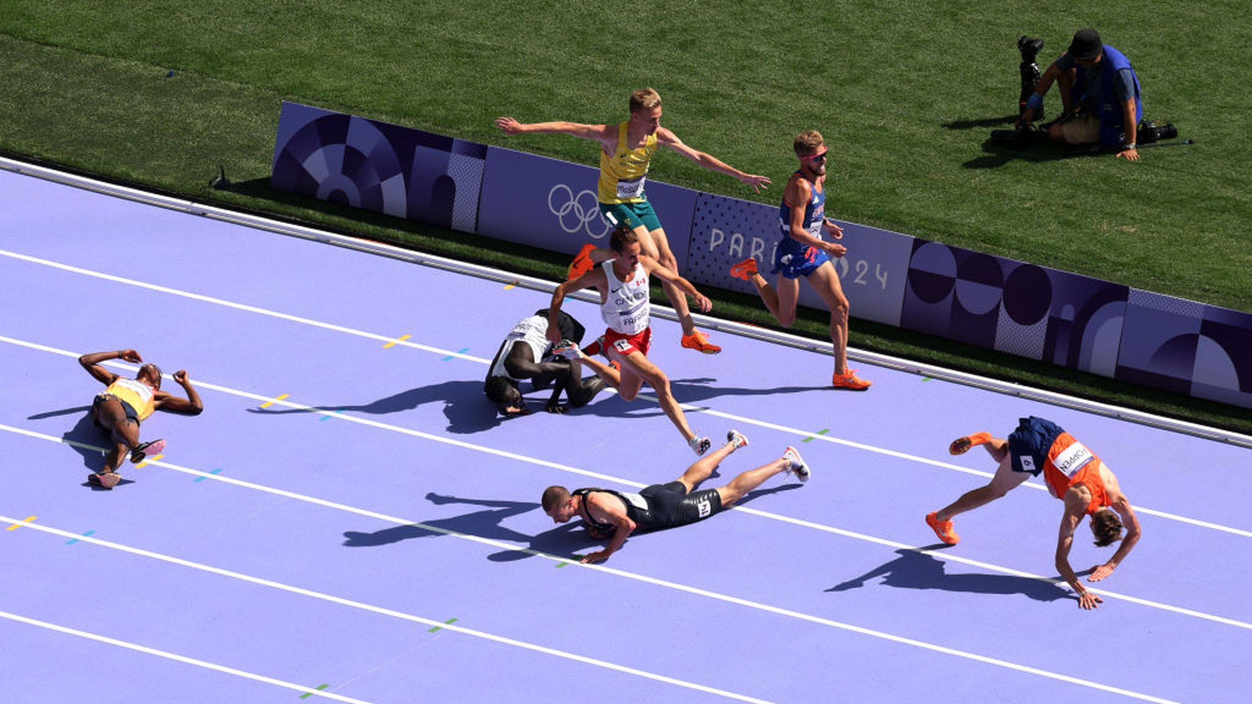 Team GB's George Mills falls in chaotic 5000m, then pushes France's ...