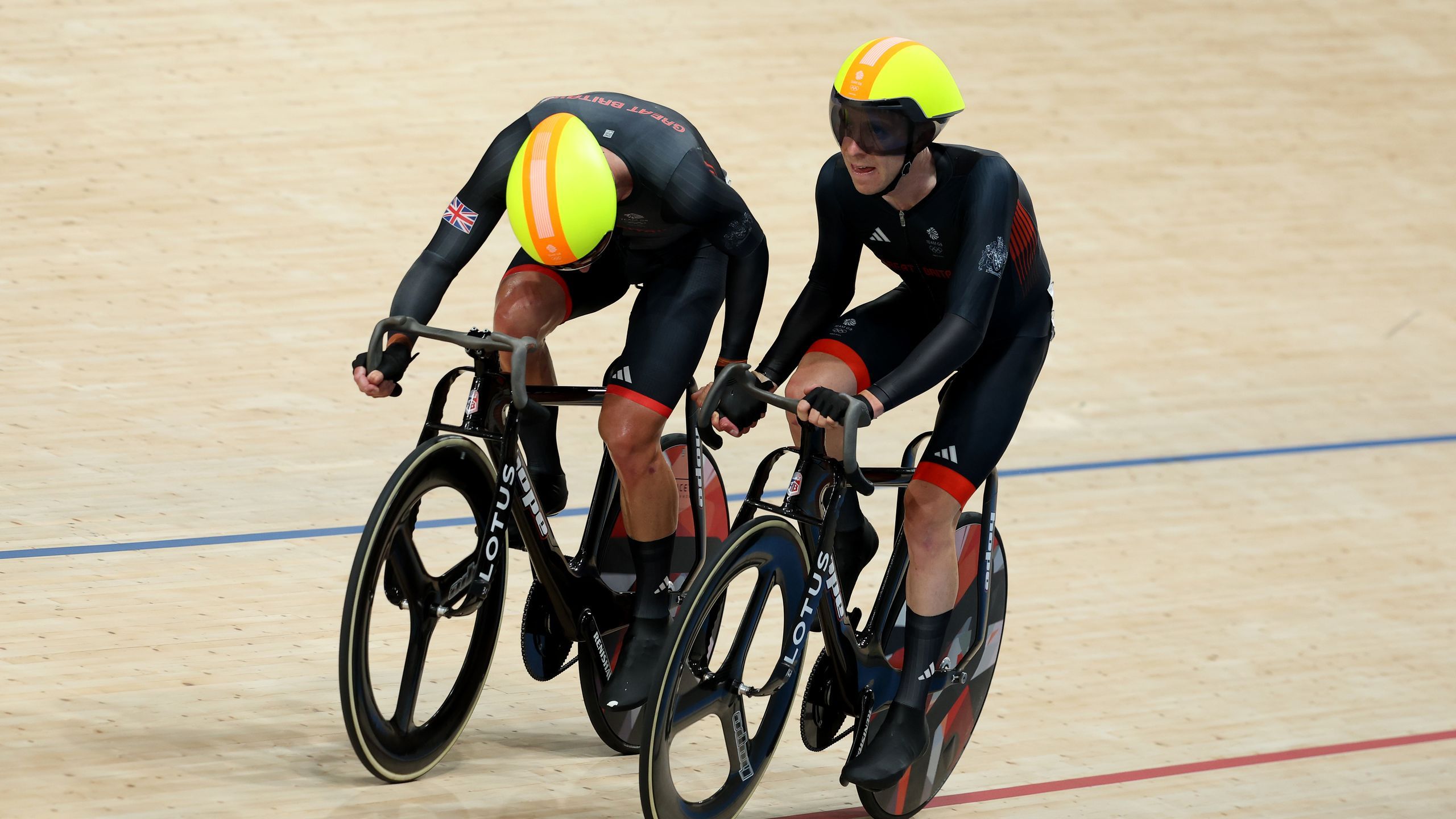 Ollie Wood: Team GB rider taken out in chaotic Madison final as ...