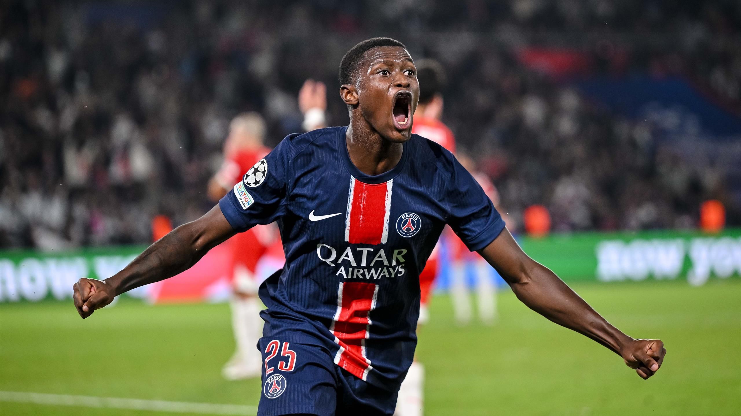 Manchester United given big boost in transfer hunt for Paris Saint ...