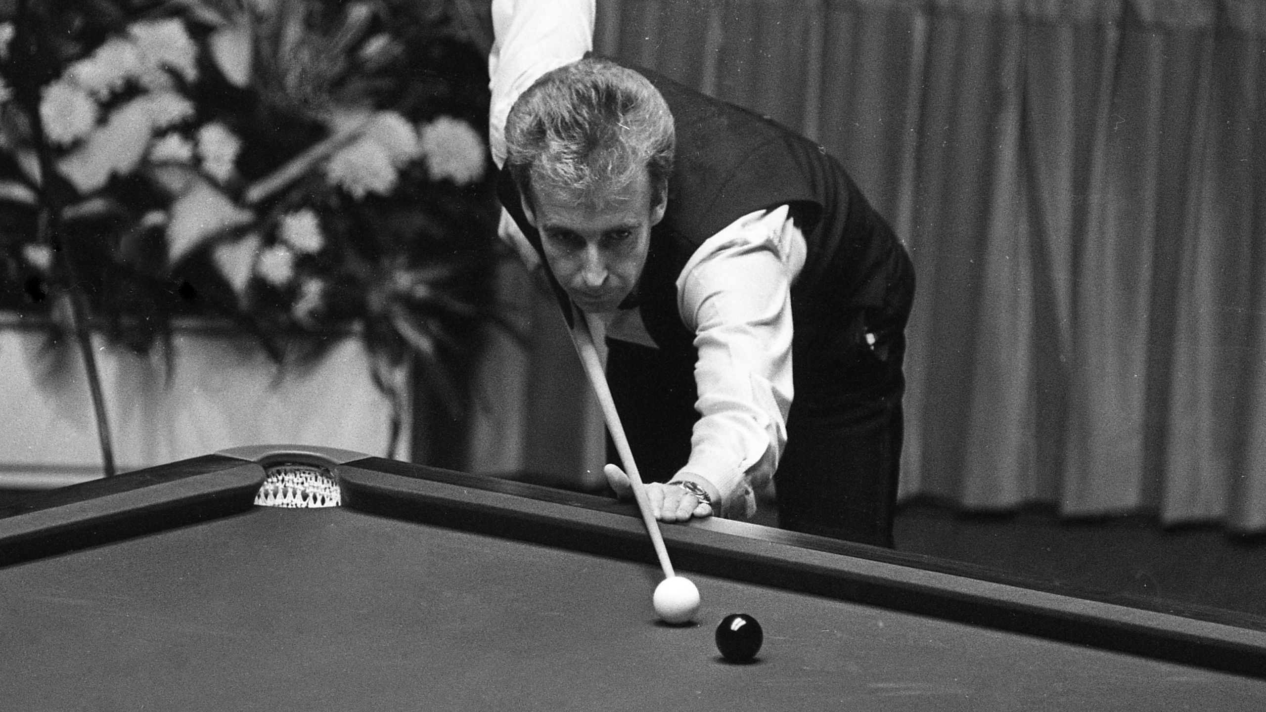 Terry Griffiths: Snooker legend and former world champion dies aged 77 ...