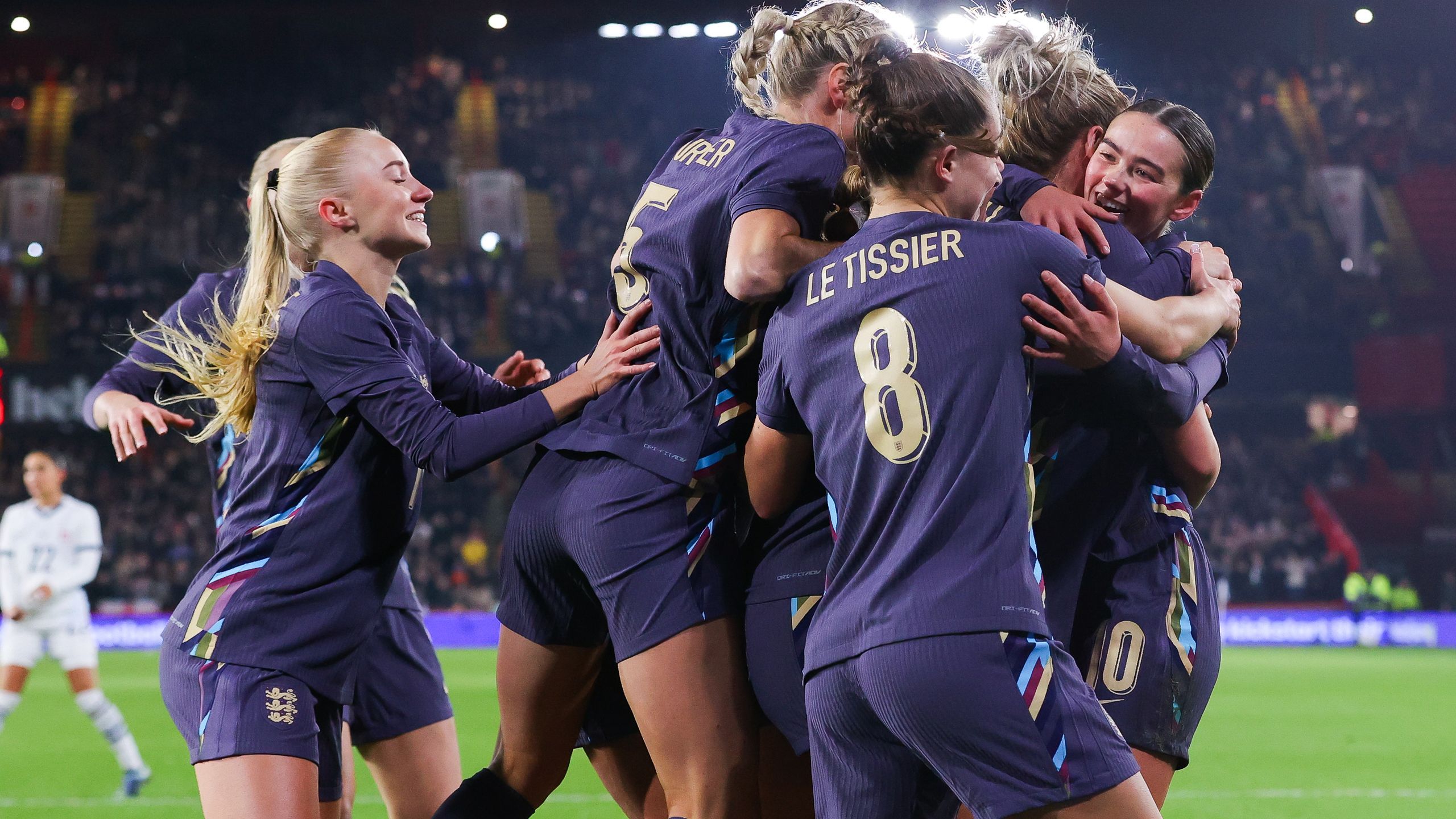 Grace Clinton goal gives new-look England win against Switzerland in ...