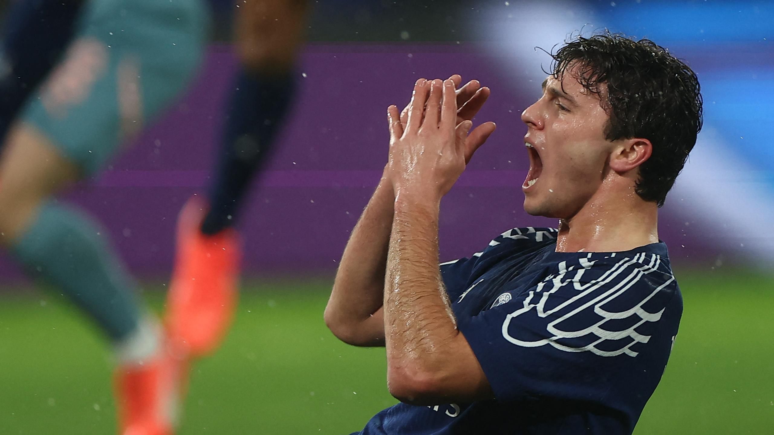 Champions League: 'It's all too easy' - Early scare for Manchester City ...