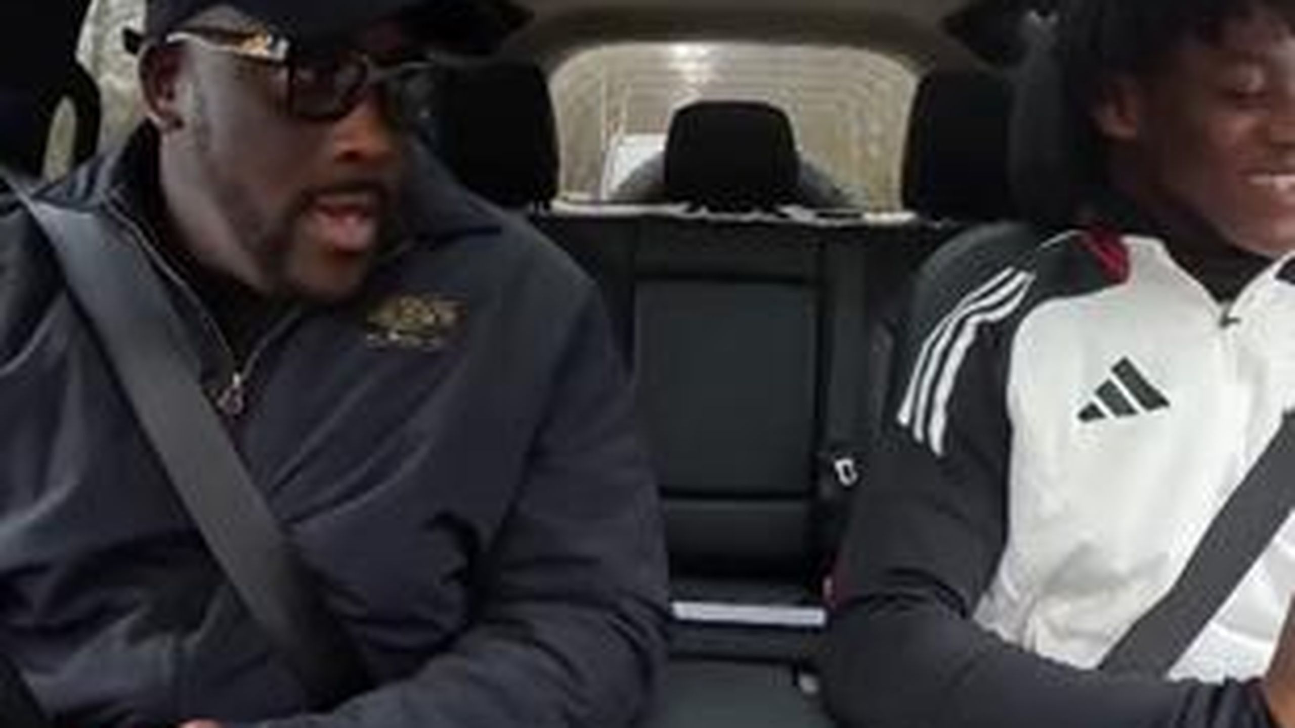 Kobbie Mainoo gifted unique Manchester United FA Cup winners bucket hat ...