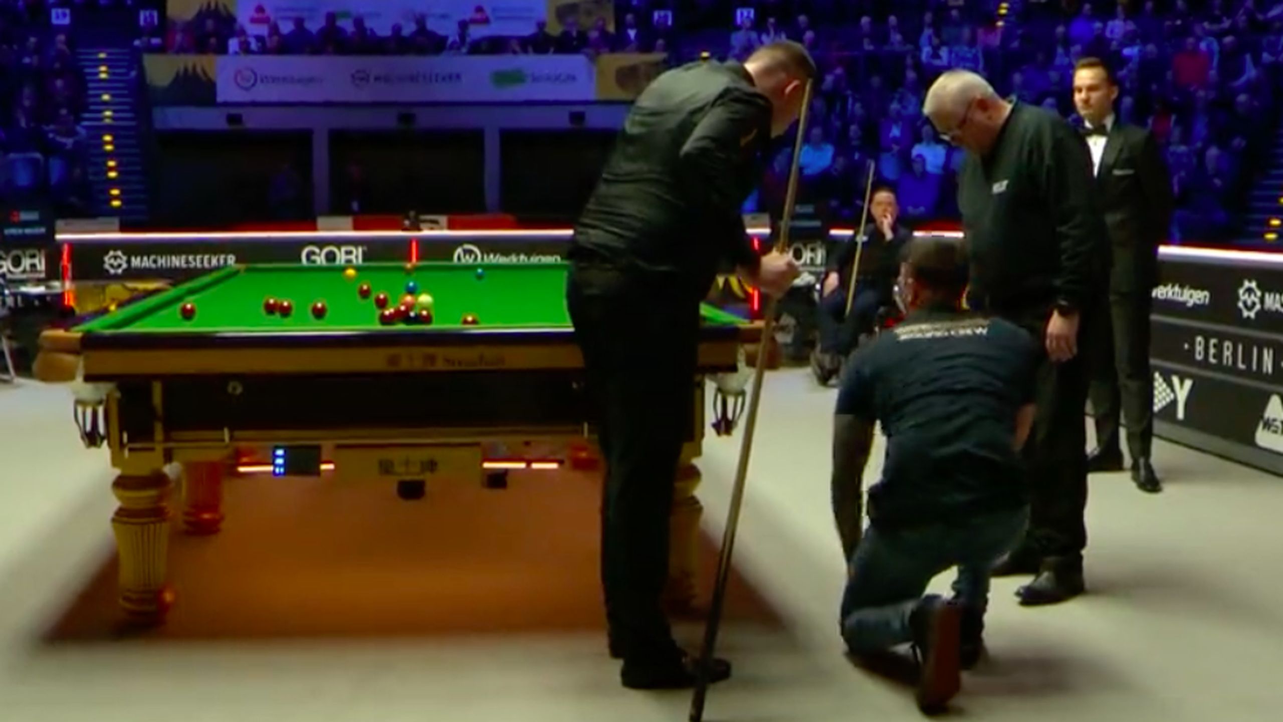 Major snooker match at German Masters delayed for surreal reason - 'A ...