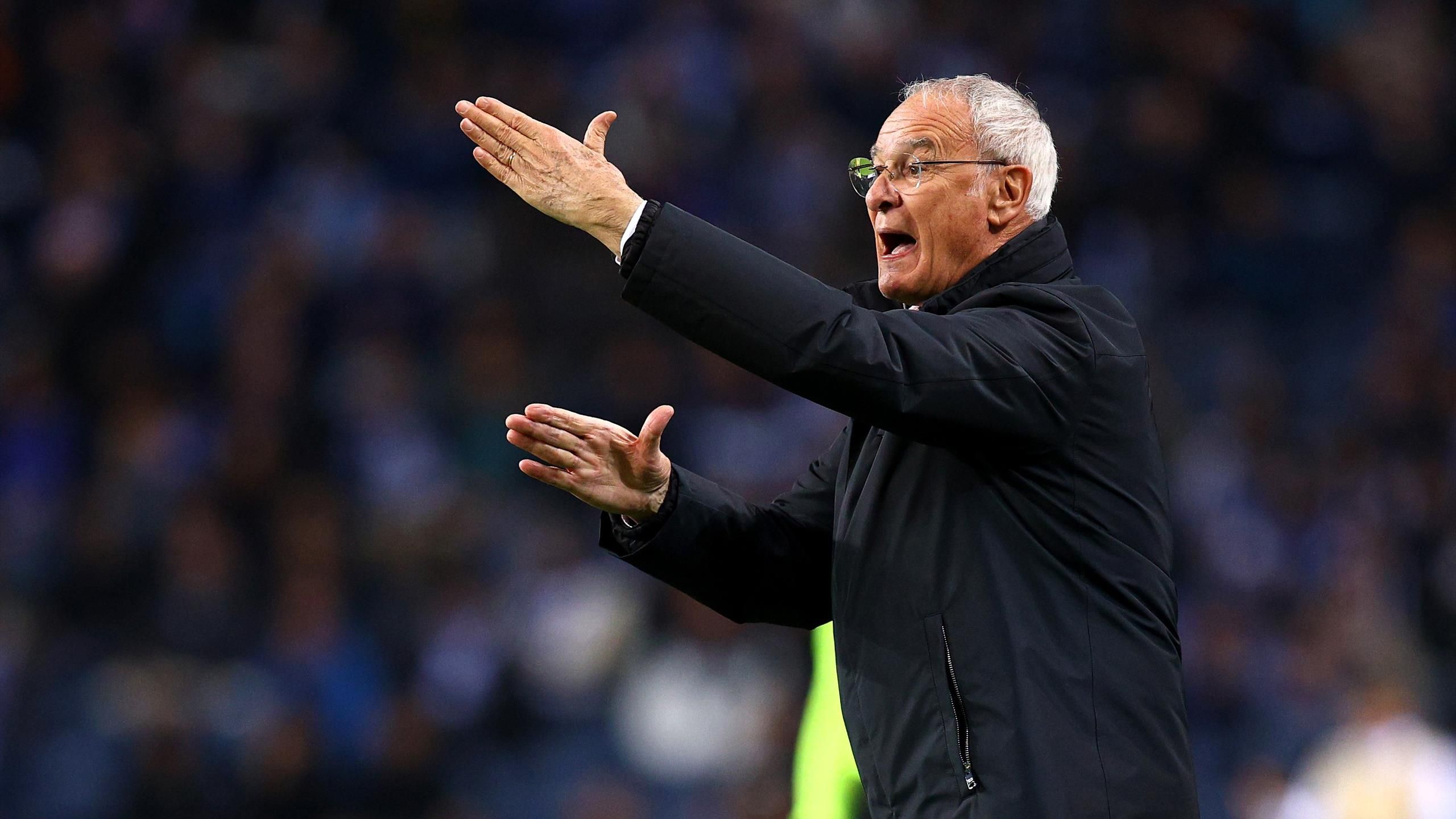 Claudio Ranieri 'furious' as he tries to keep players away from referee following Roma-Porto ...