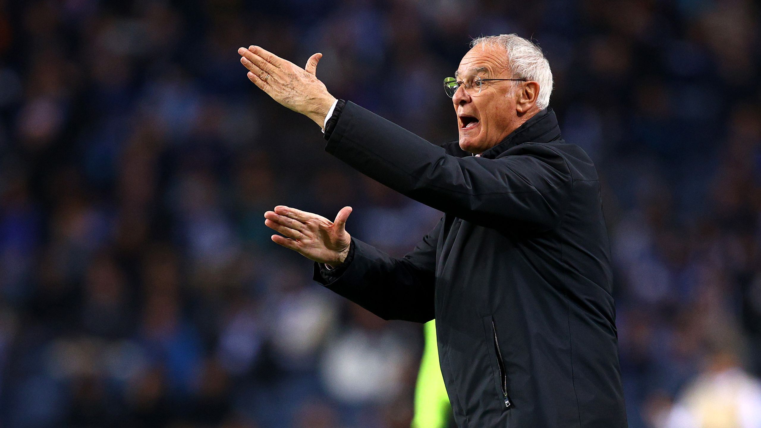 Why did Roma boss Claudio Ranieri haul his players off the pitch in ...
