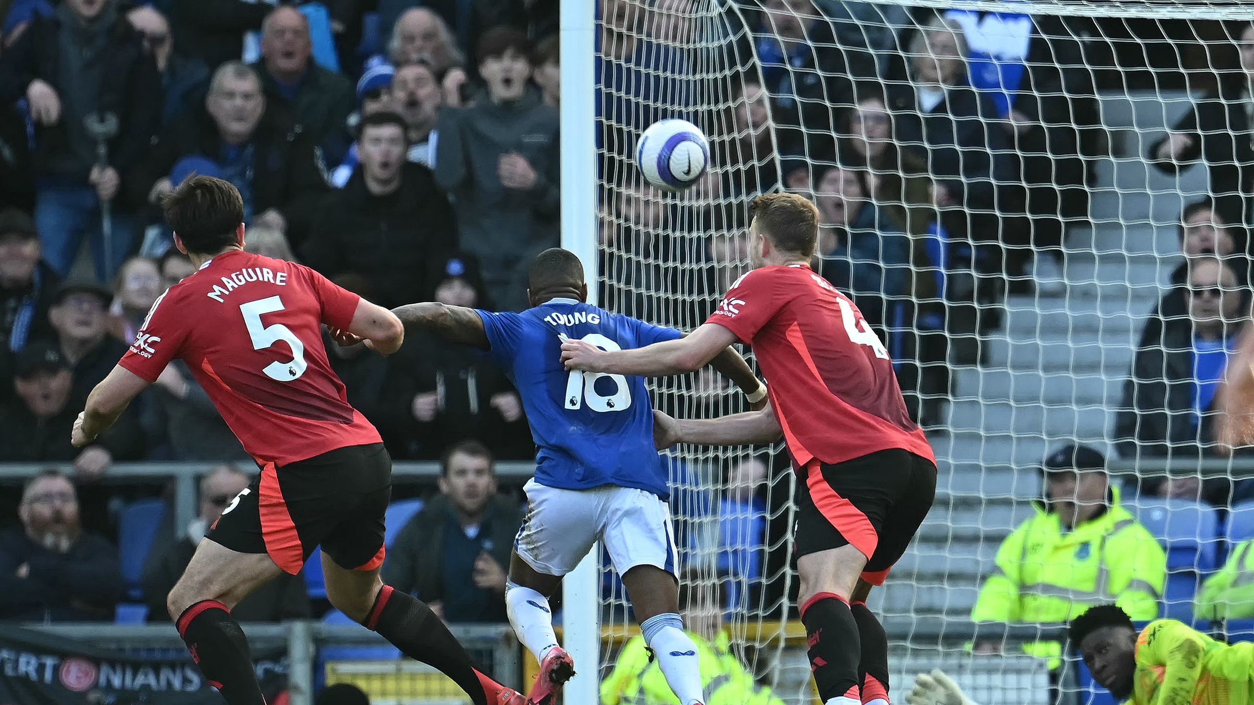 'Fearing the worst' - Rio Ferdinand and Duncan Ferguson 'surprised ...