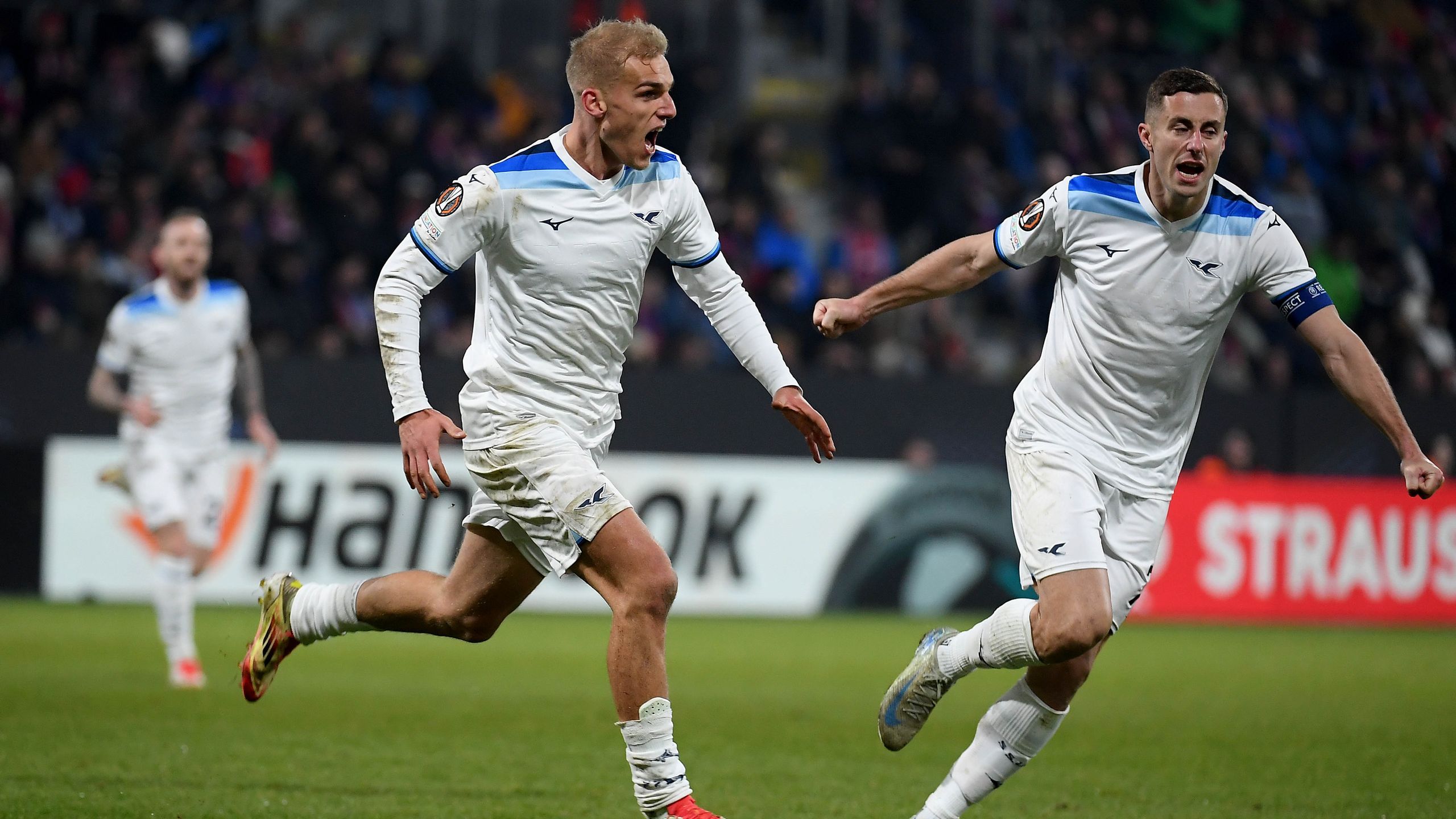 Nine-man Lazio seal incredible late win over Viktoria Plzen in UEFA ...