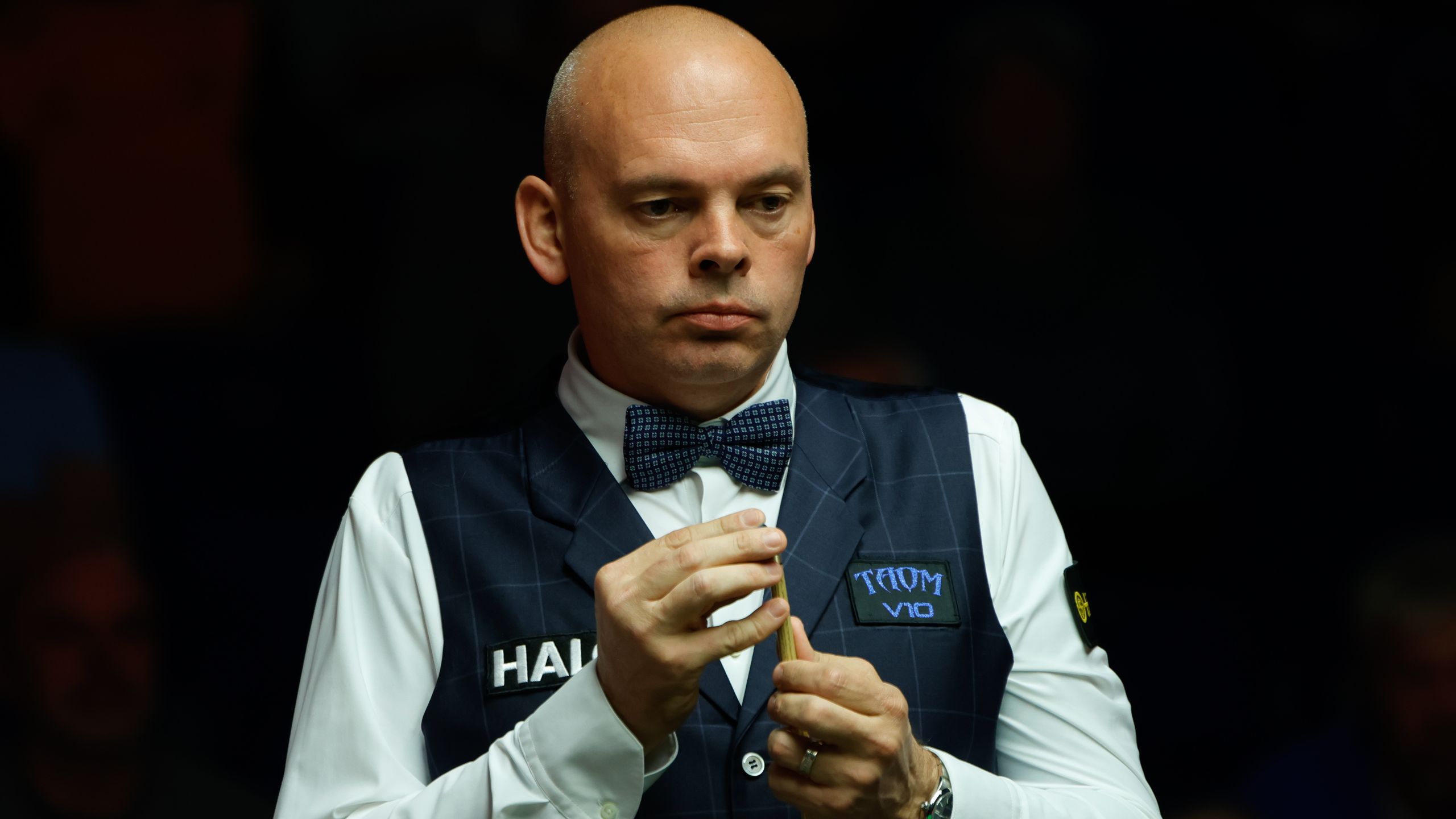 Why do snooker players wear a glove during summer as former world ...