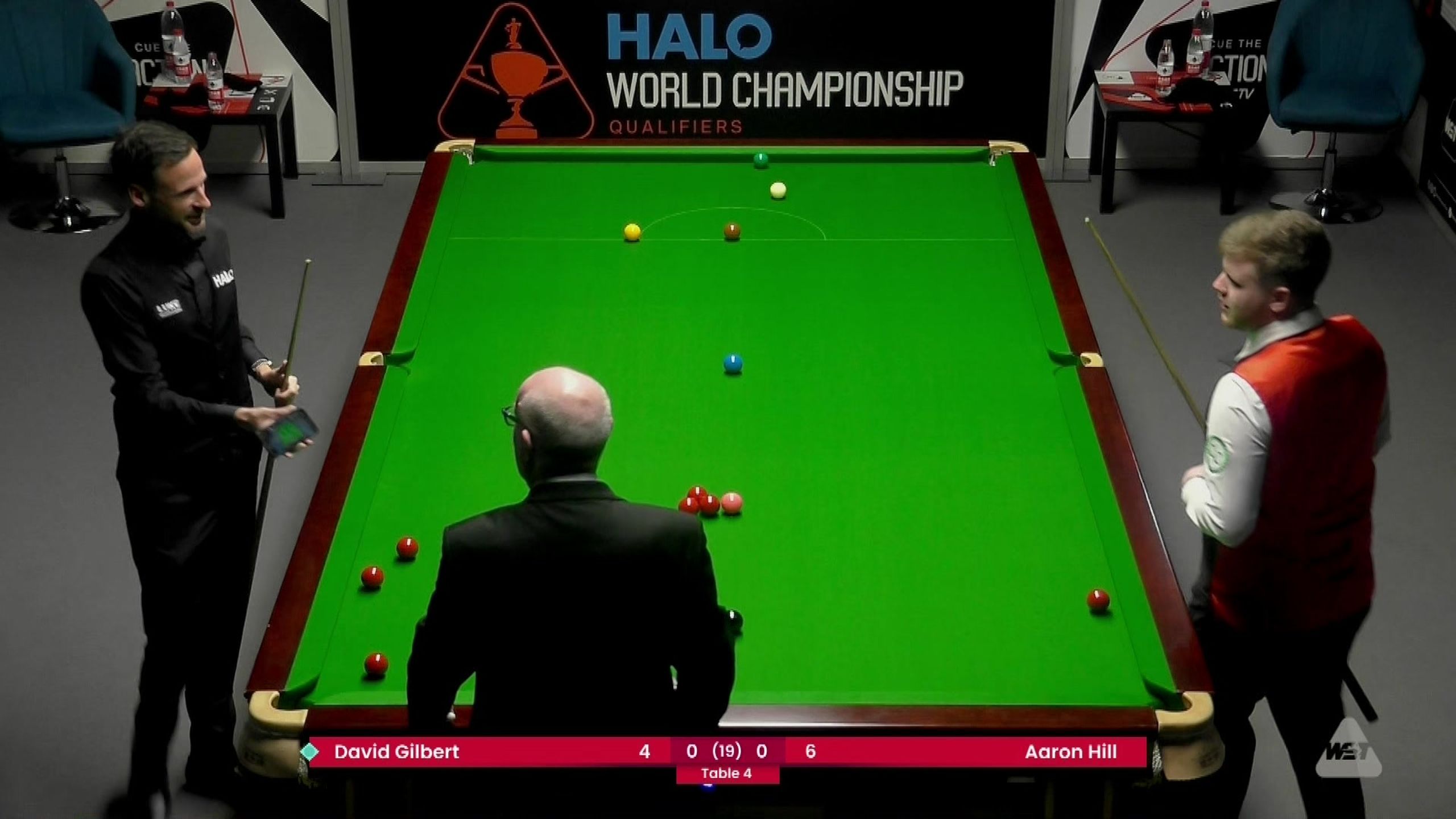 Watch: Fan comes to rescue as snooker referee Leo Scullion uses phone ...