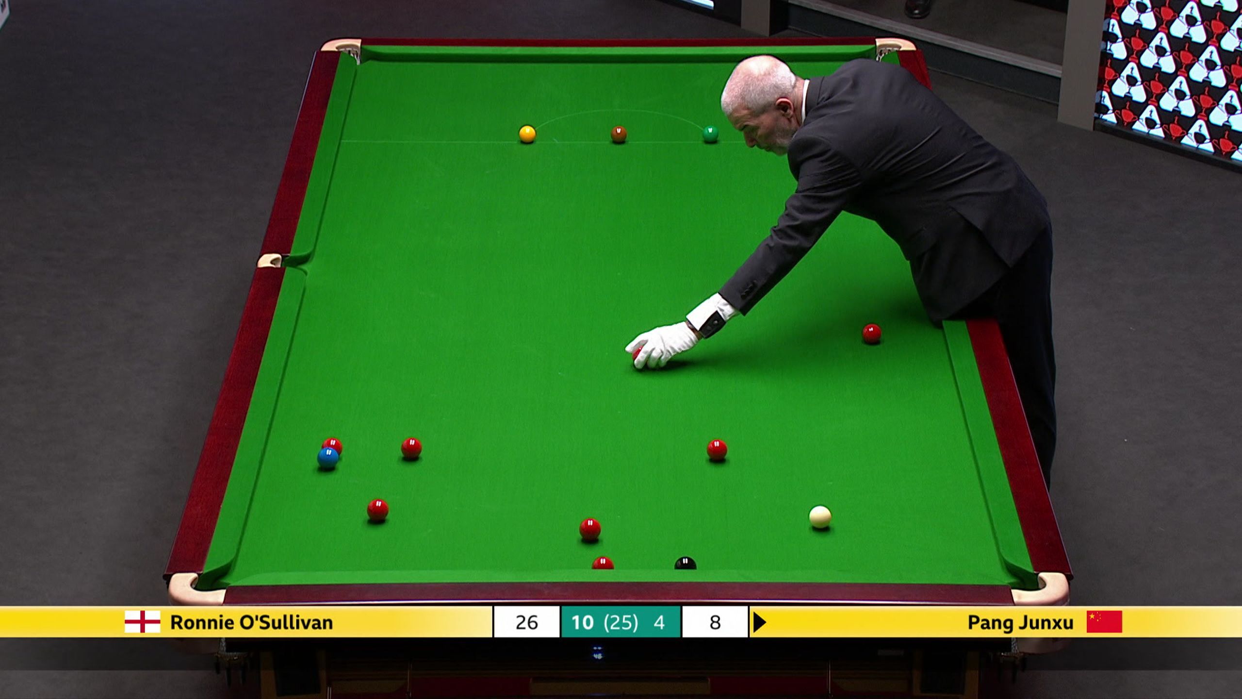 World Championship 2025: Referee Jan Verhaas replaces ball in wrong ...