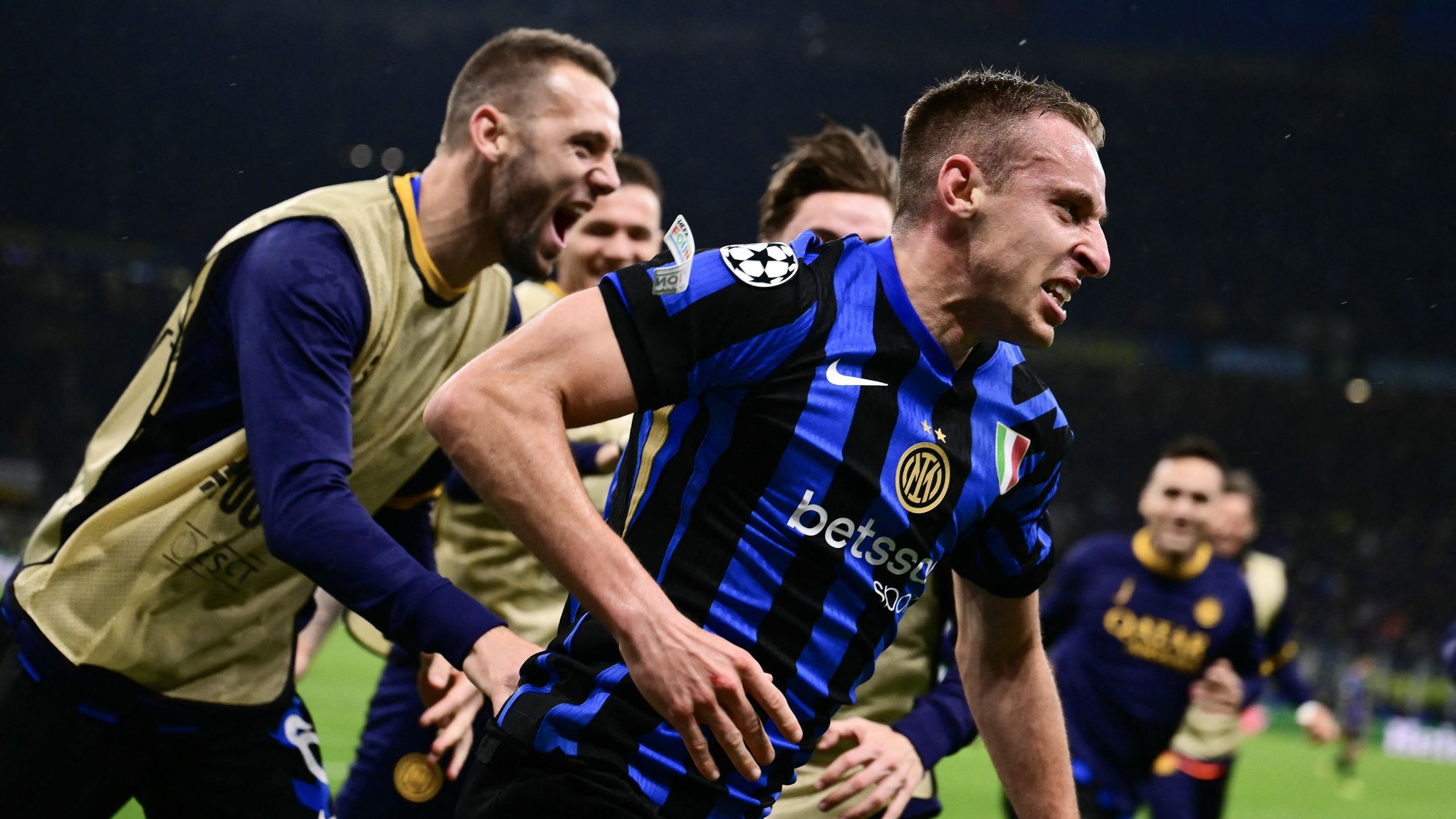 Internazionale 4-3 Barcelona: Davide Frattesi and Francesco Acerbi ...