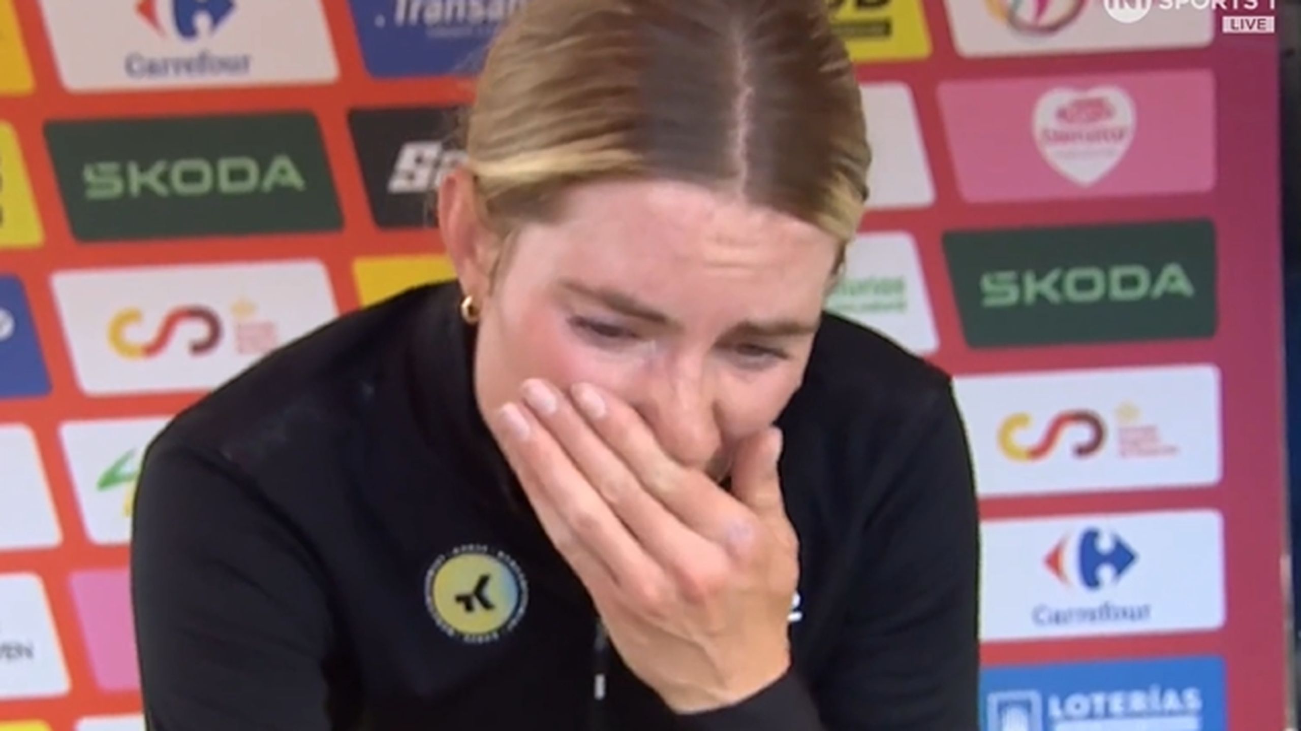 Tearful Demi Vollering dedicates Stage 5 win to 'all the people who ...