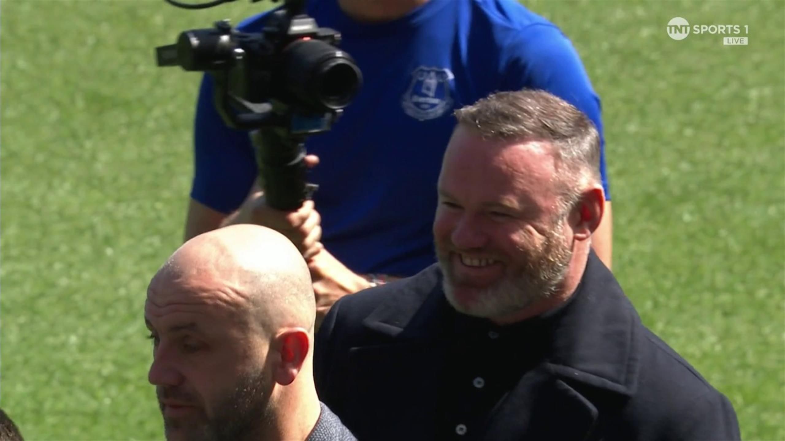 Over 50 Everton legends make their way into Goodison Park ahead of ...