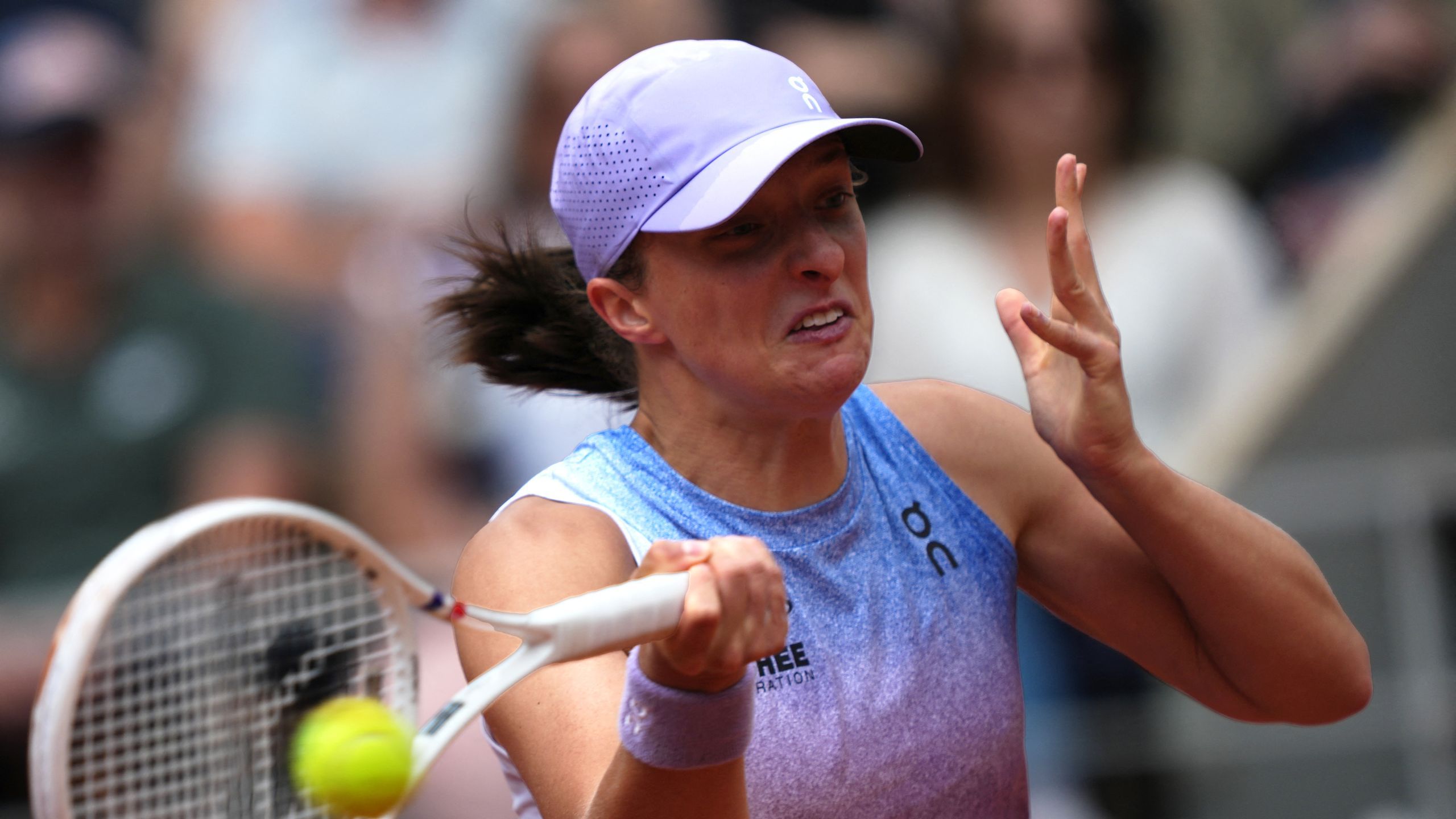 Iga Swiatek blazes forehand long to begin French Open campaign - Tennis ...