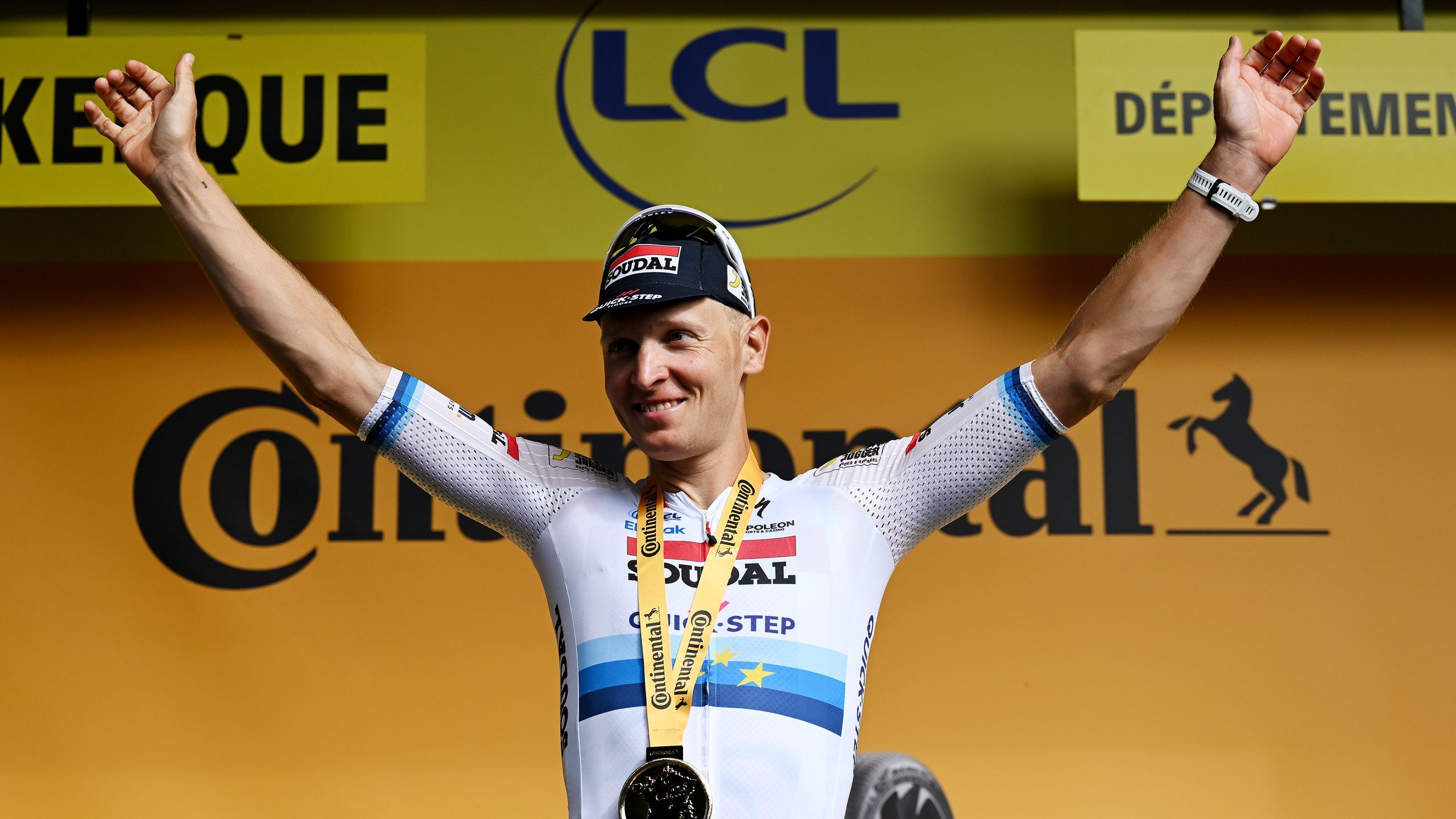 Tim Merlier dodges chaos to win Stage 3 at Tour de France as Jasper ...