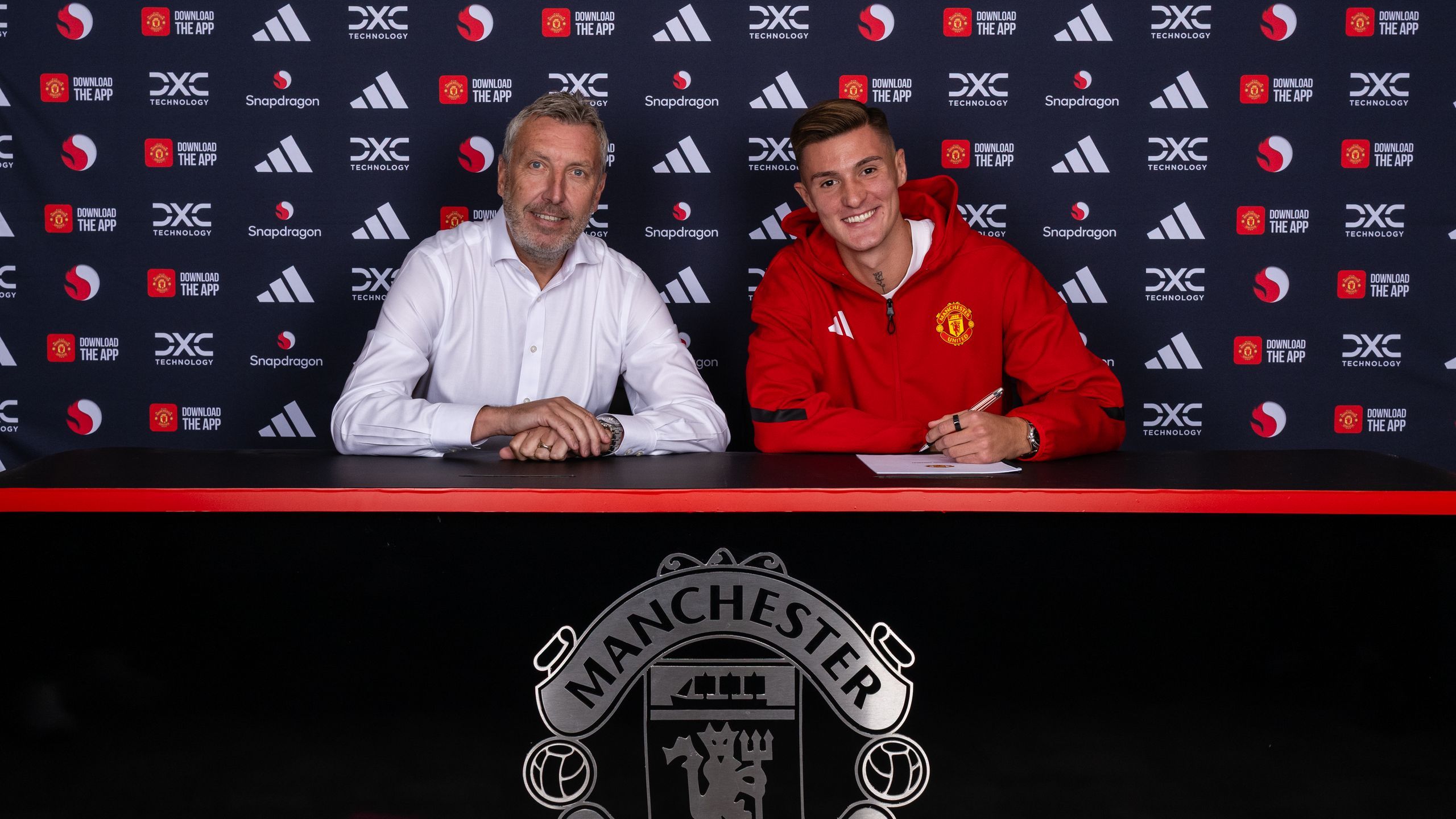 Manchester United beat Newcastle United to signing of Slovenian striker ...