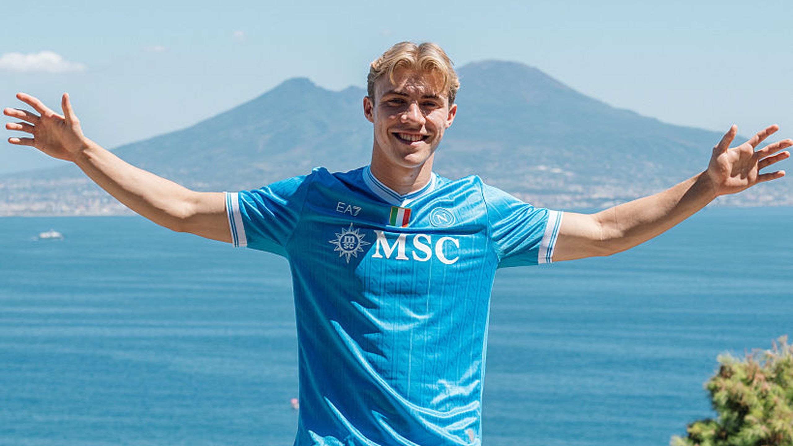 Napoli sign Manchester United striker Rasmus Hojlund on loan with ...