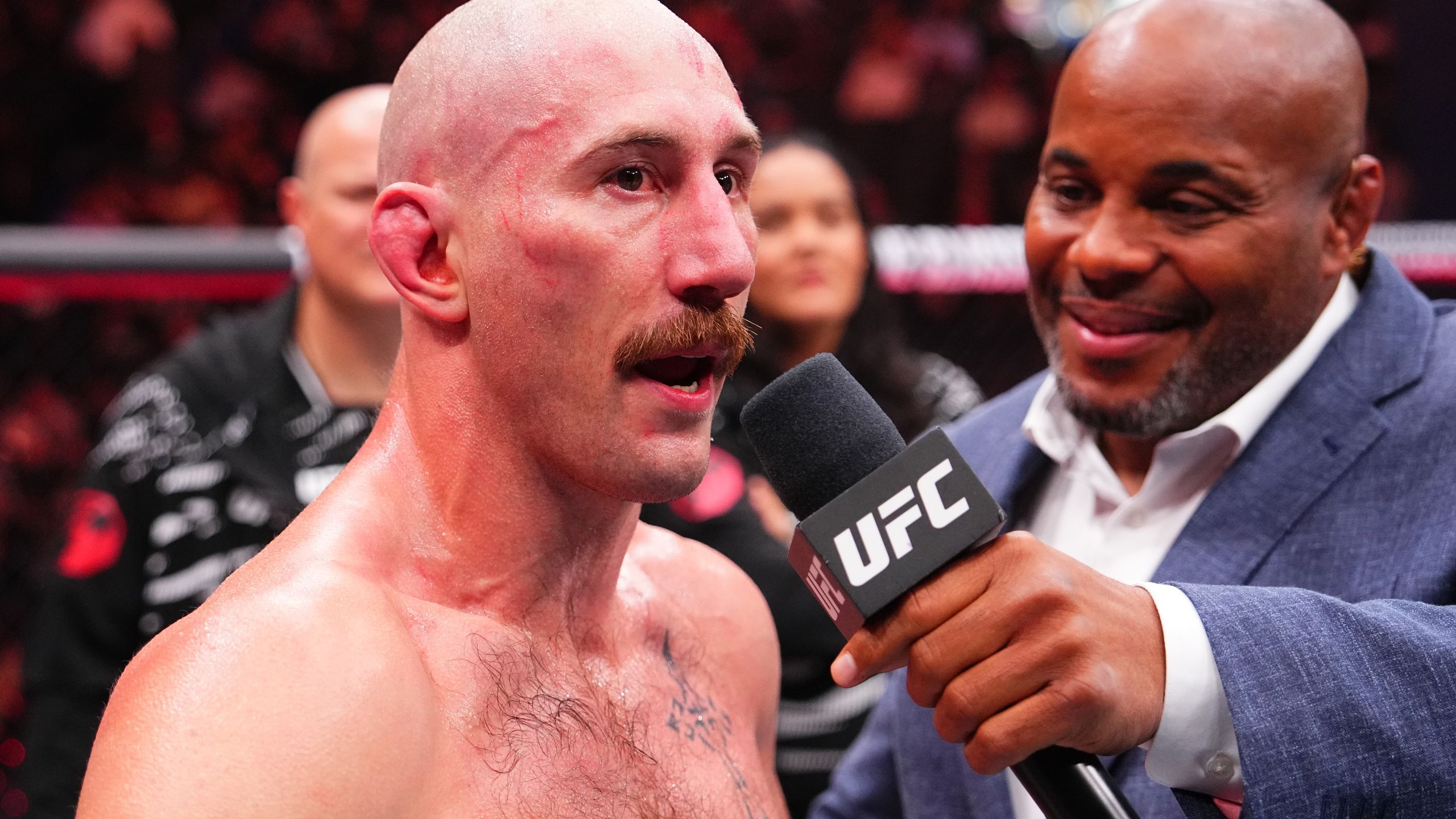 ‘Blew all my gas’ - Confusion reigns as referee appears to end fight at ...