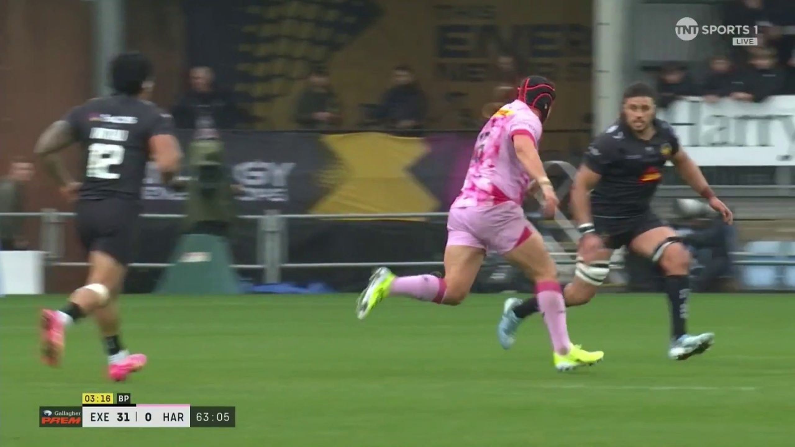 ‘Have it!’ – Exeter Chiefs flanker Ethan Roots makes crushing tackle on ...