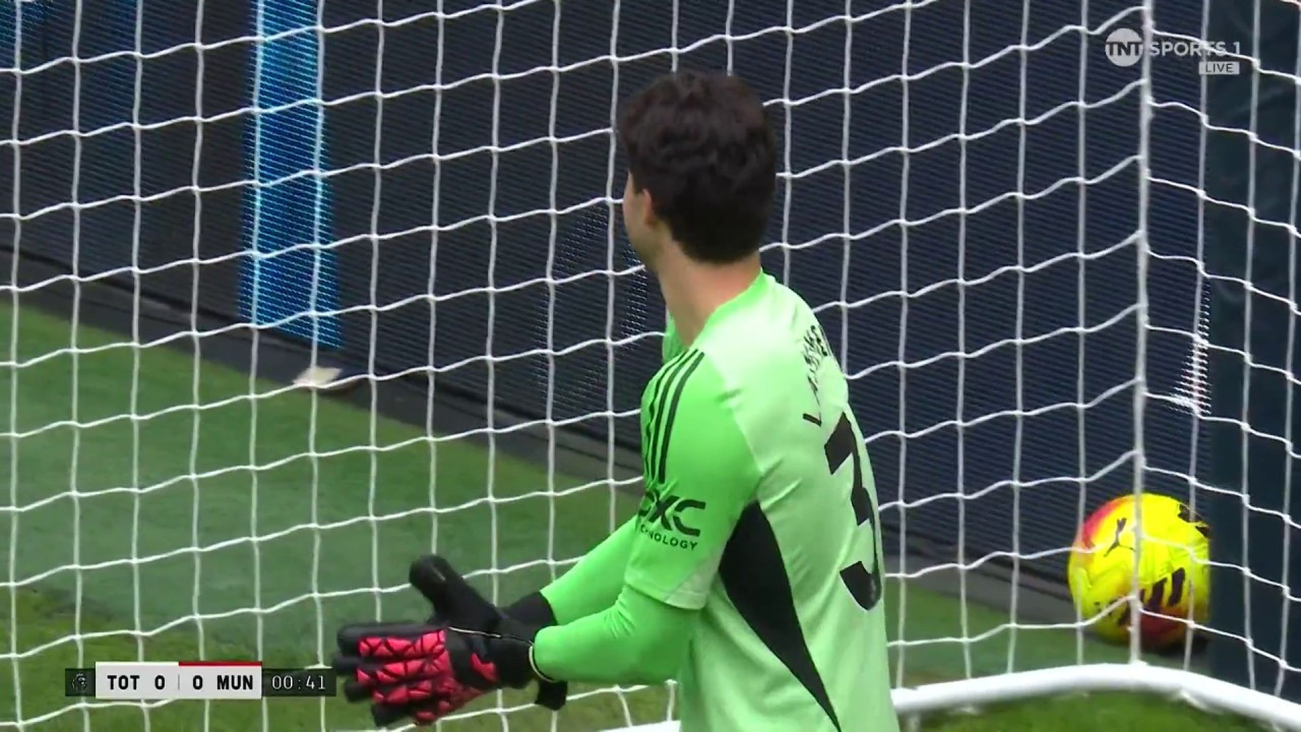 Manchester United goalkeeper Senne Lammens gives away corner after ...