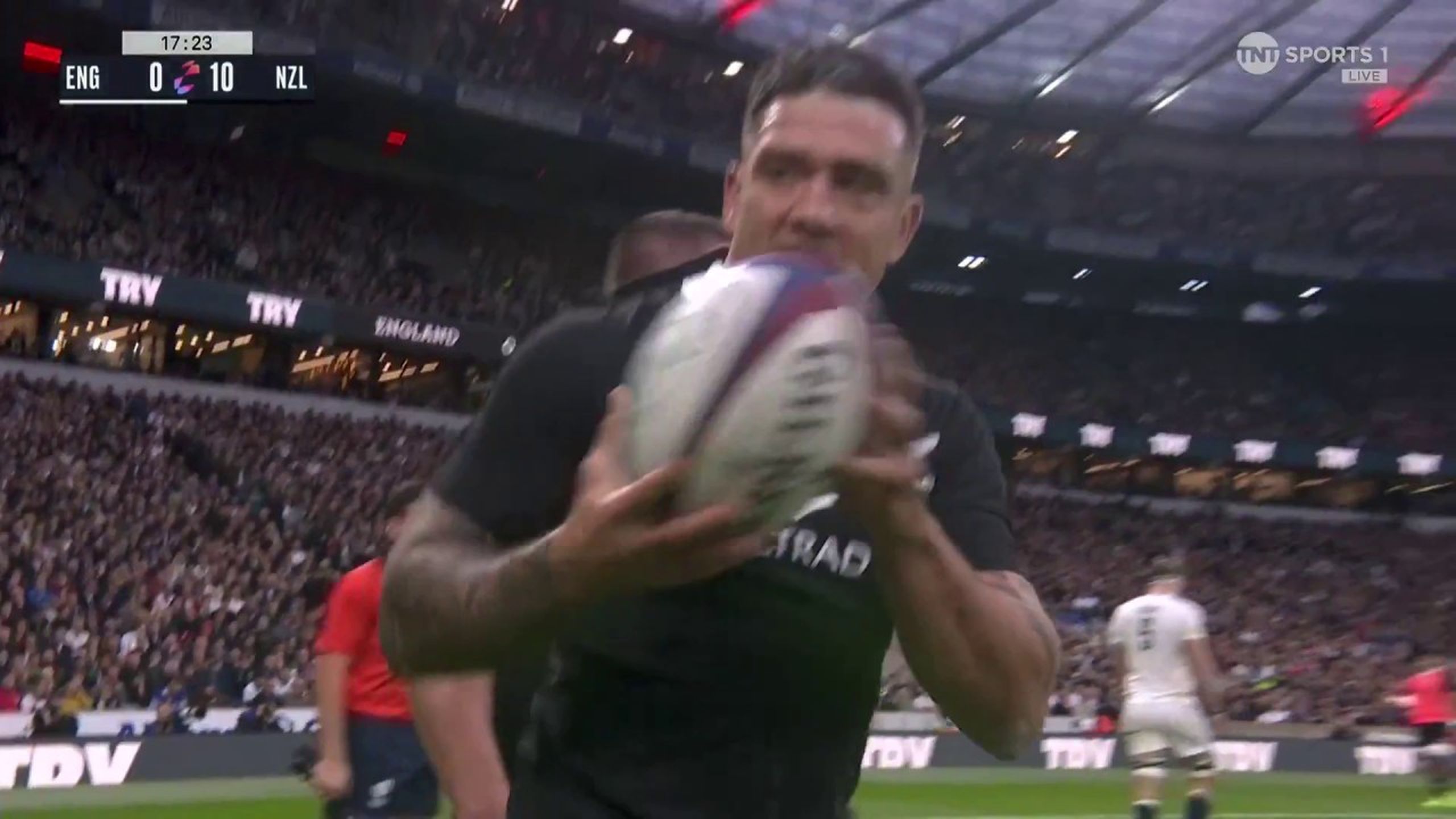 'The step of a centre' - Codie Taylor goes over in the corner to ...
