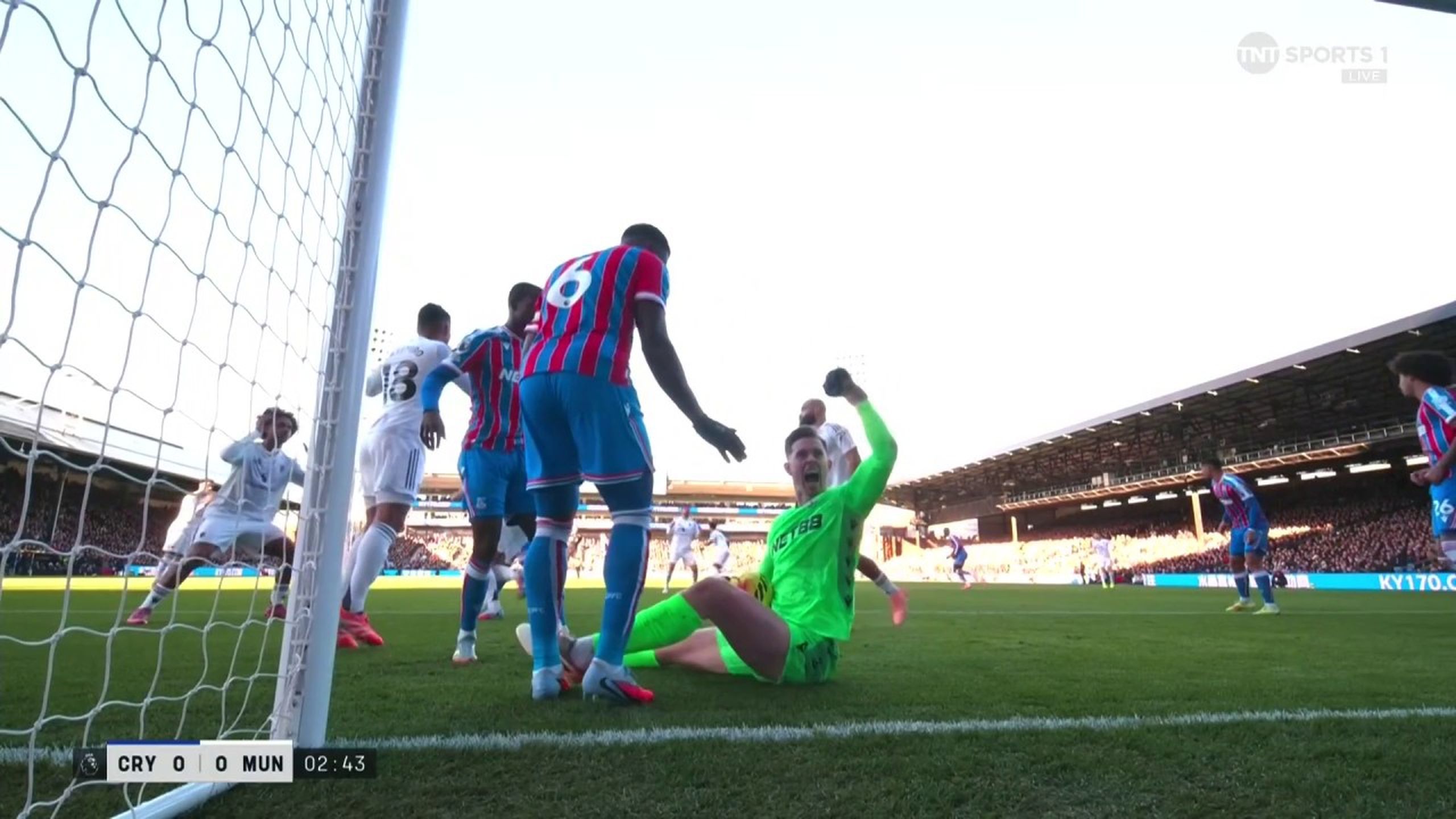 'There we go' - Dean Henderson celebrates after superb save for Crystal ...