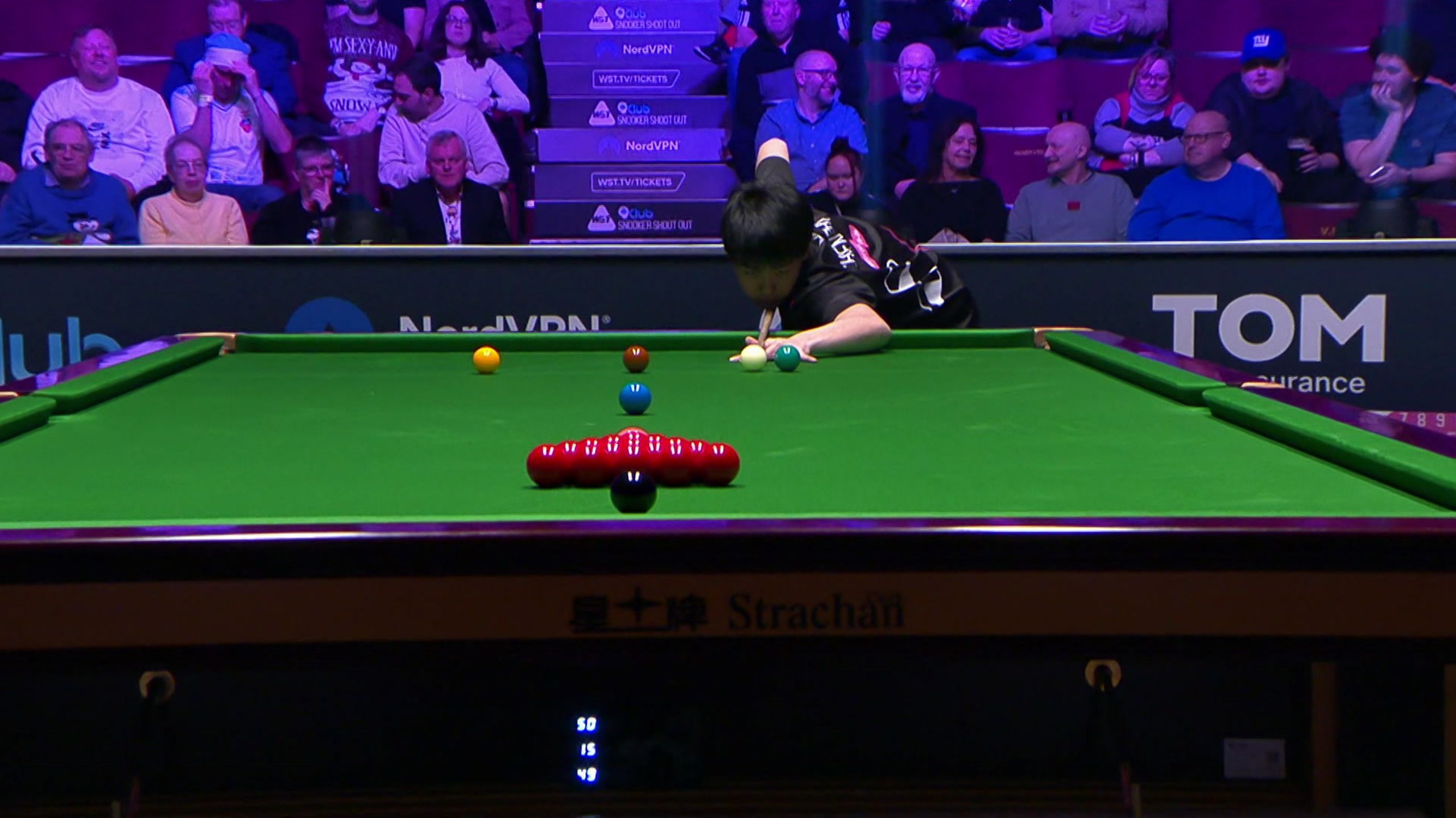 Watch as Gong Chenzhi smashes reds everywhere with unconventional break ...