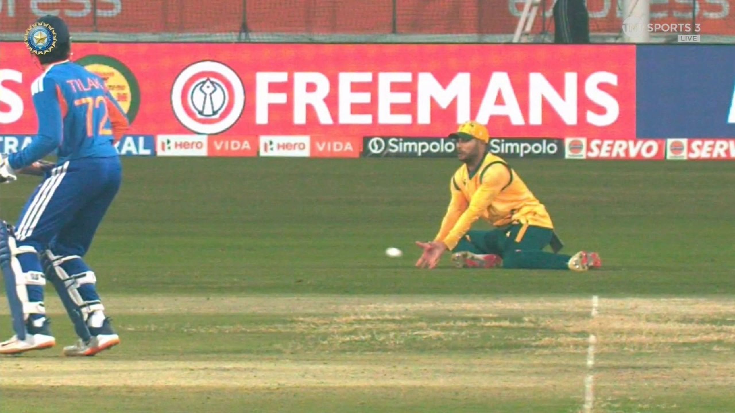 'India rocked' as South Africa's Reeza Hendricks takes stupendous catch ...