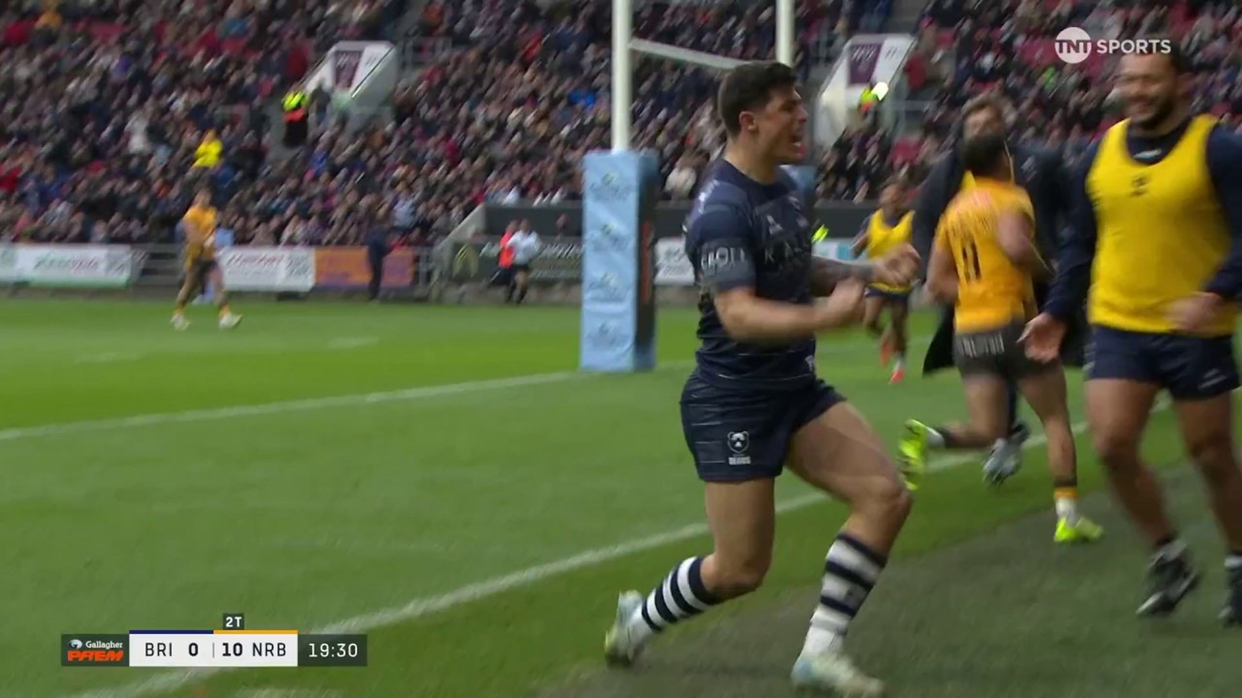 'As easy as LRZ!' Louis Rees-Zammit bursts through for beautiful ...