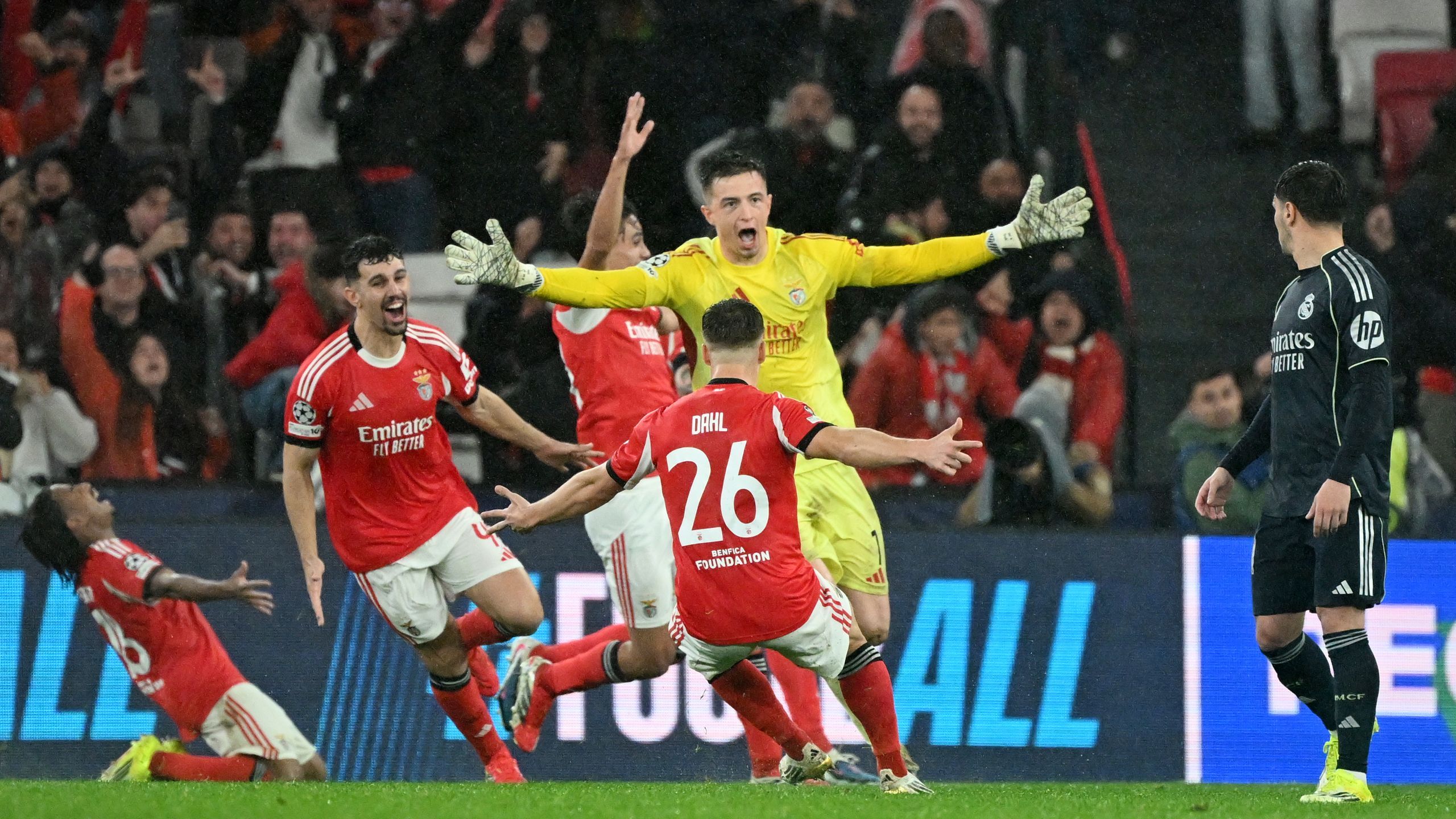 Steven Gerrard, Ally McCoist react to ‘remarkable’ finale as Benfica ...