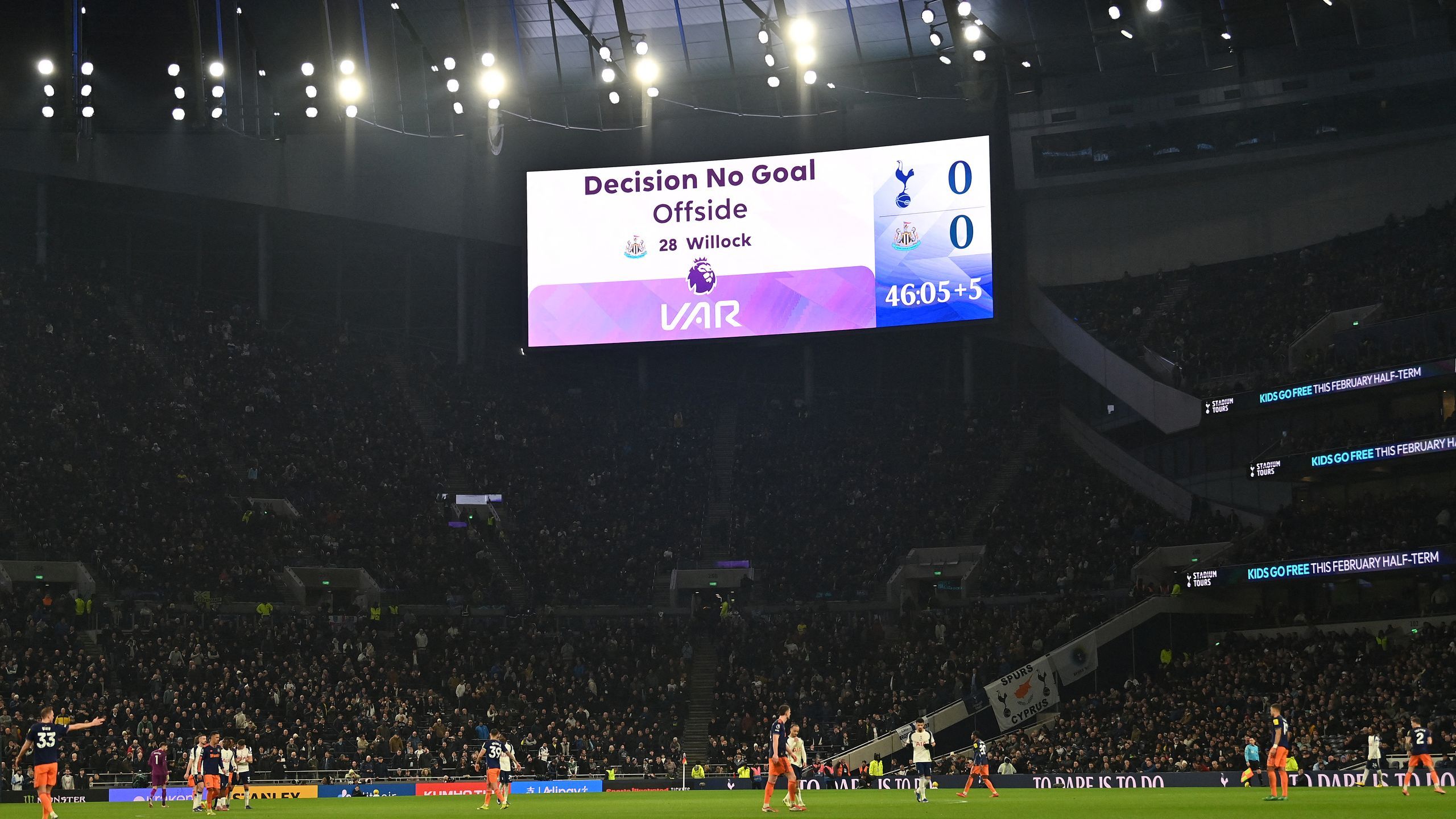 'As tight as you'll ever see' - Joe Willock goal ruled out for offside ...