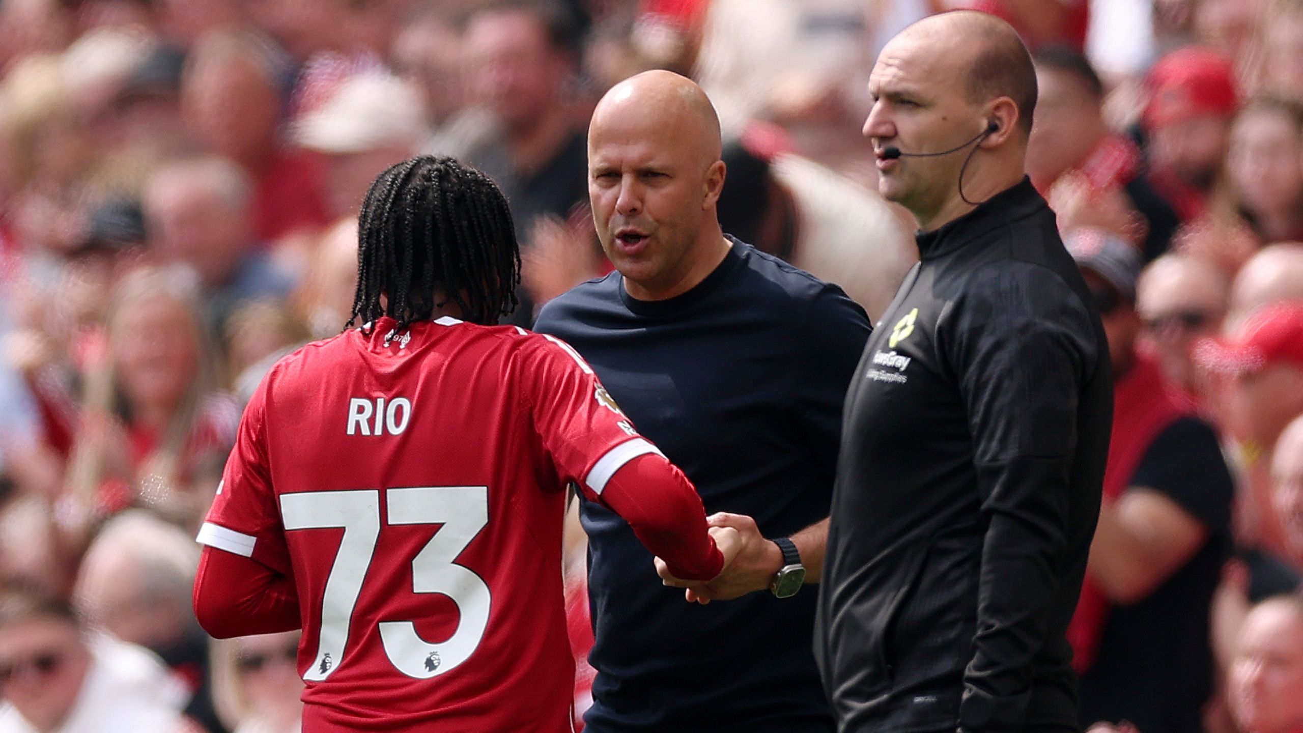Arne Slot explains decision to take off Rio Ngumoha after fans booed ...