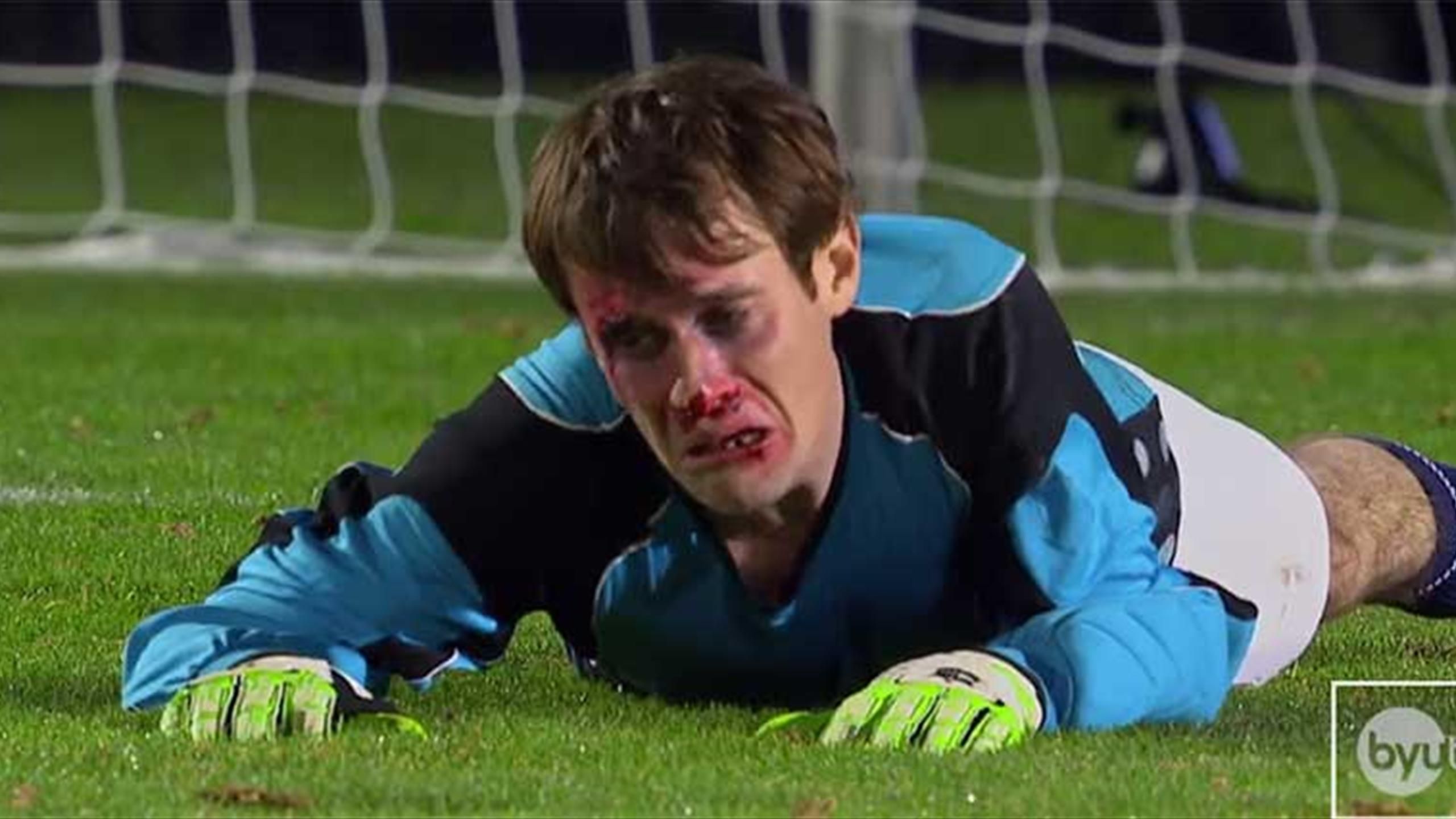 Goalkeeper saves five penalties in a row with his face - TNT Sports