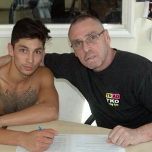 Ricky Rose turns pro with Johnny Eames - TNT Sports