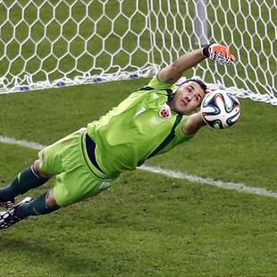 Arsenal confirm signing of Colombia goalkeeper Ospina - TNT Sports