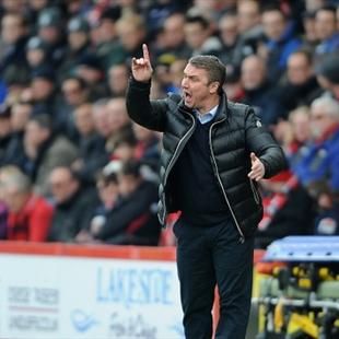 Defeated Lee Clark fires warning to Blackpool squad - TNT Sports