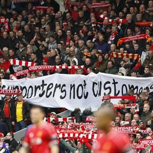 Angry Liverpool fans hit out at Brendan Rodgers and club owners - TNT ...