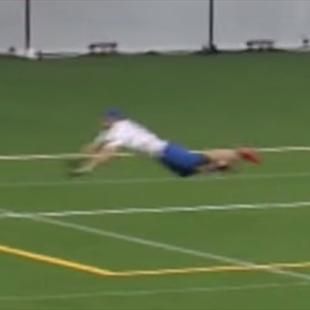 Video: Ultimate Frisbee player makes ridiculous flying catch - TNT Sports